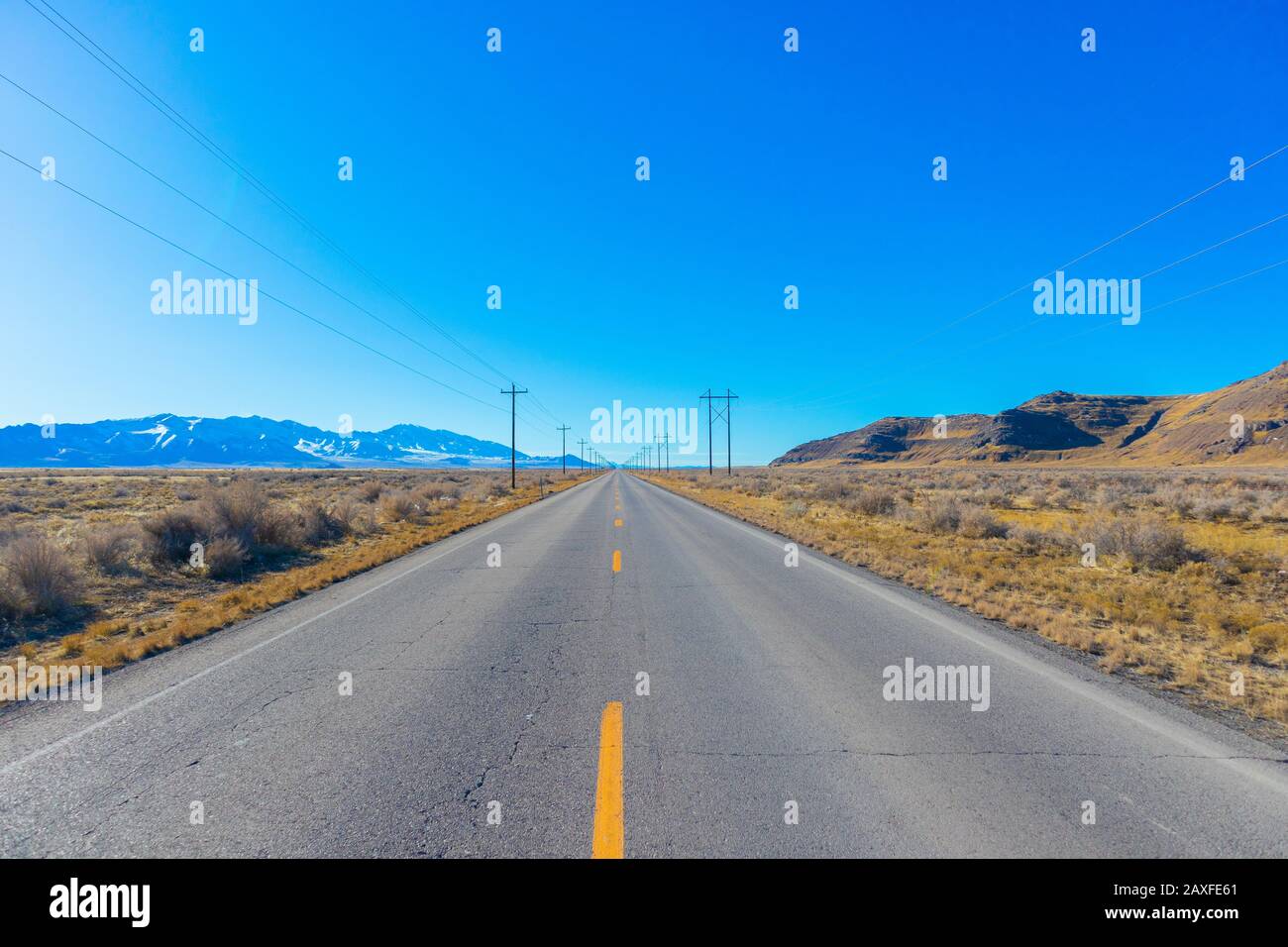 Pavement power lines hi-res stock photography and images - Alamy