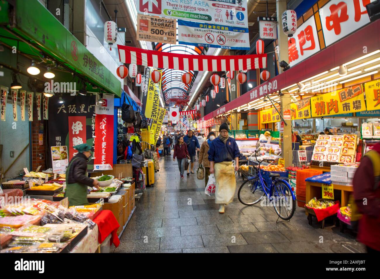 Kuromon market osaka hi-res stock photography and images - Alamy
