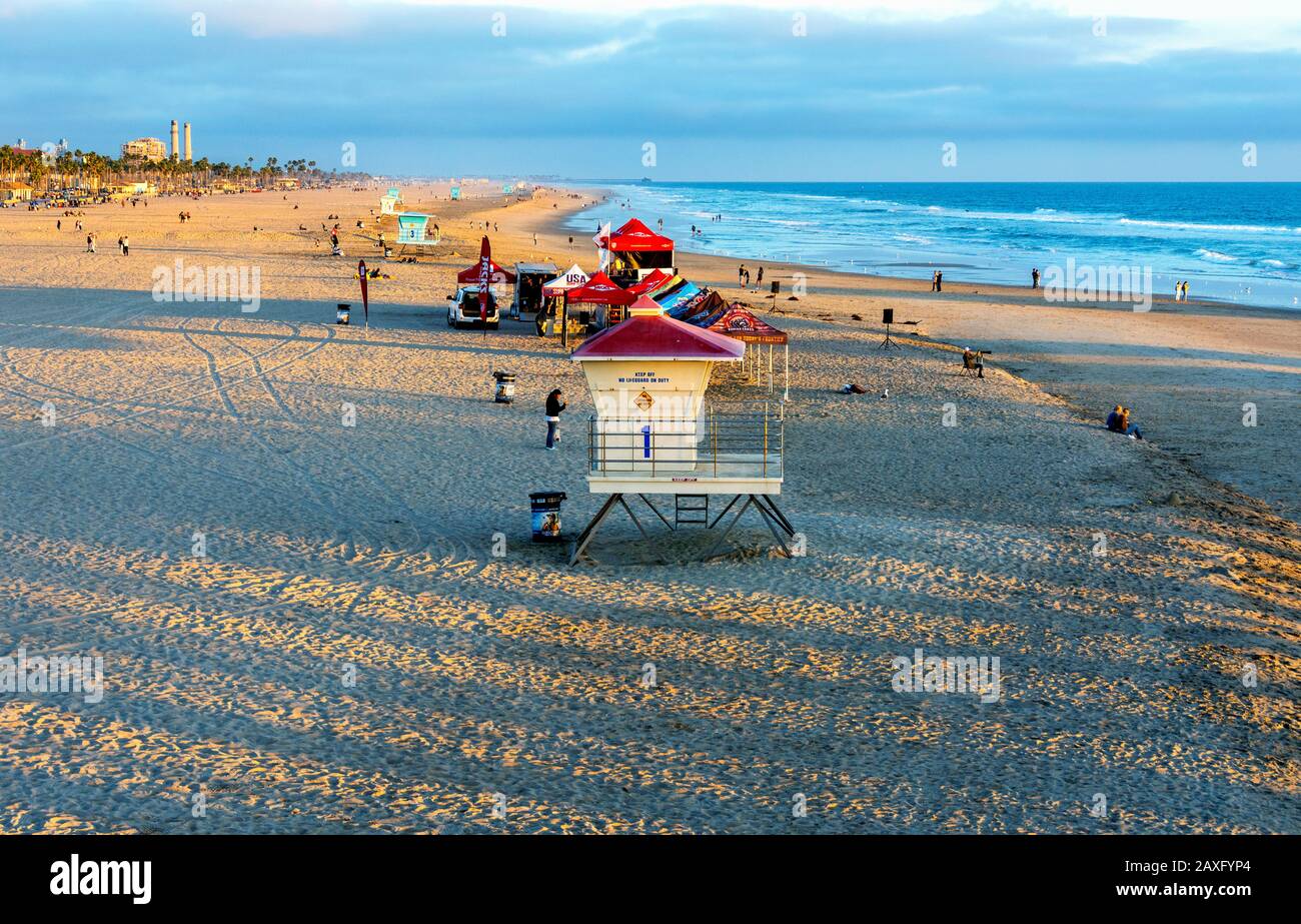 Public beach lifeguard building skyline hi-res stock photography and ...