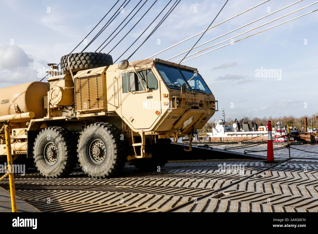 Army heavy expanded mobility tactical truck hi-res stock photography ...