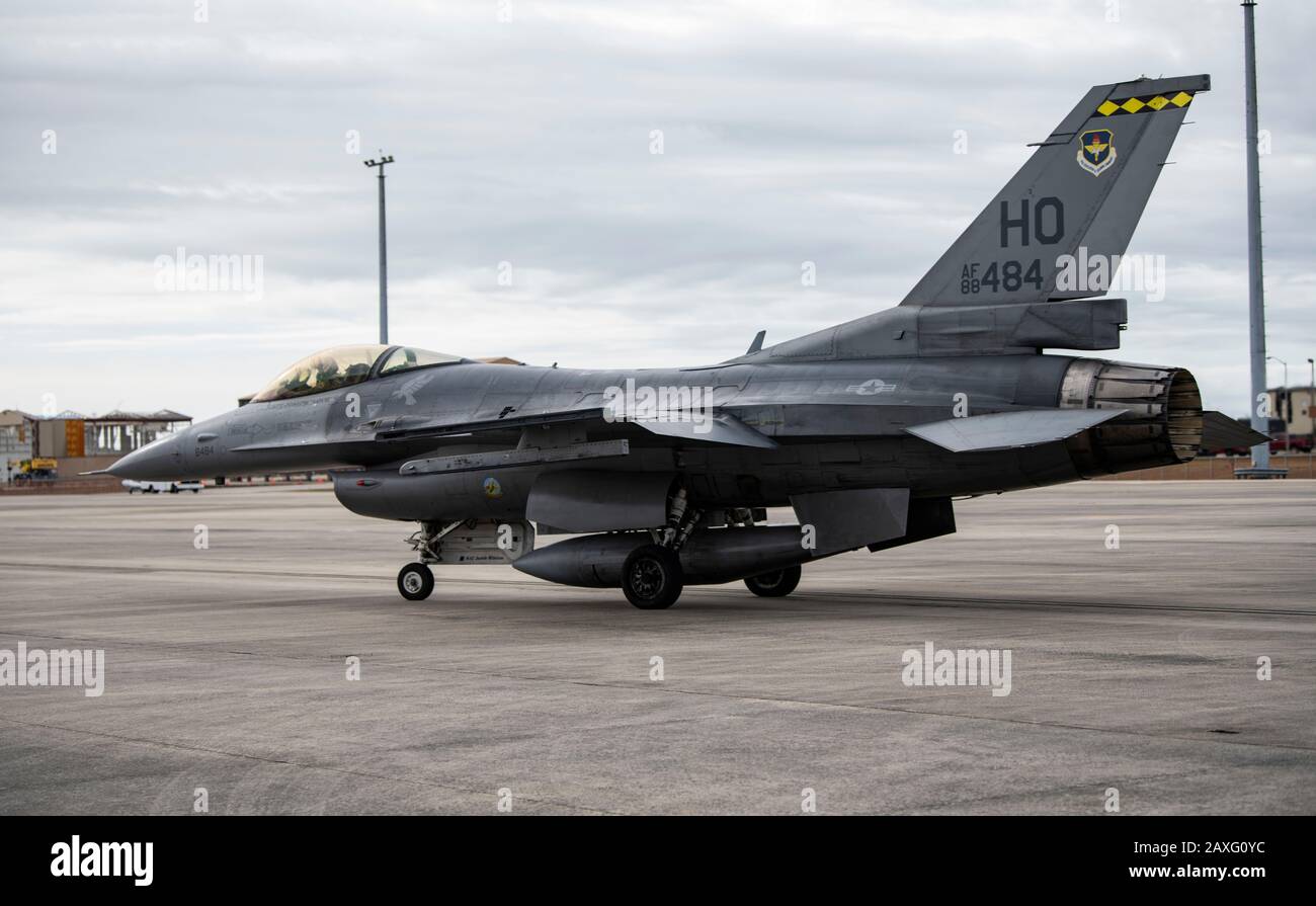 A U.S. Air Force F-16 Fighting Falcon from Holloman Air Force Base, N.M ...