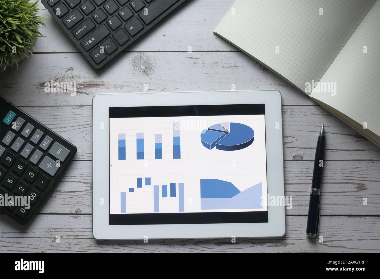 Map table chart hi-res stock photography and images - Alamy