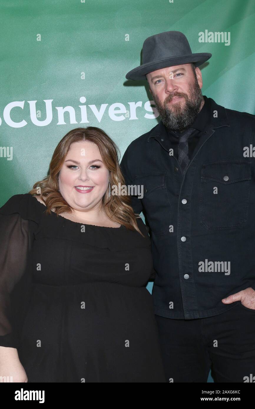 Chrissy metz and chris sullivan 2020 hi-res stock photography and ...