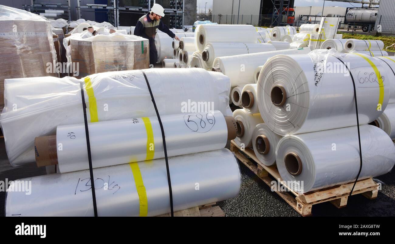 Plastic tonnes hi-res stock photography and images - Alamy