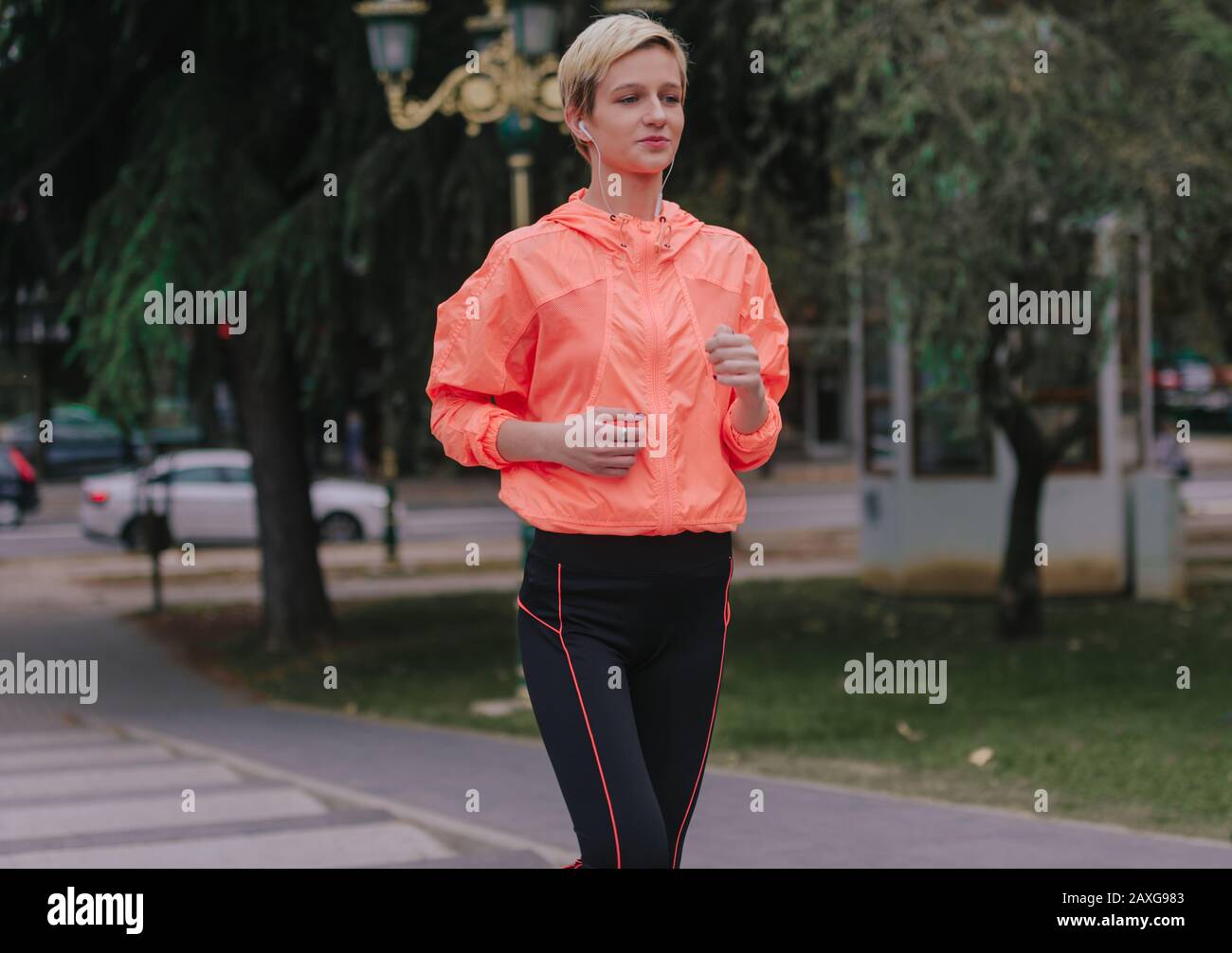 Healthy lifestyle athlete dressed in training clothes exercising Stock ...