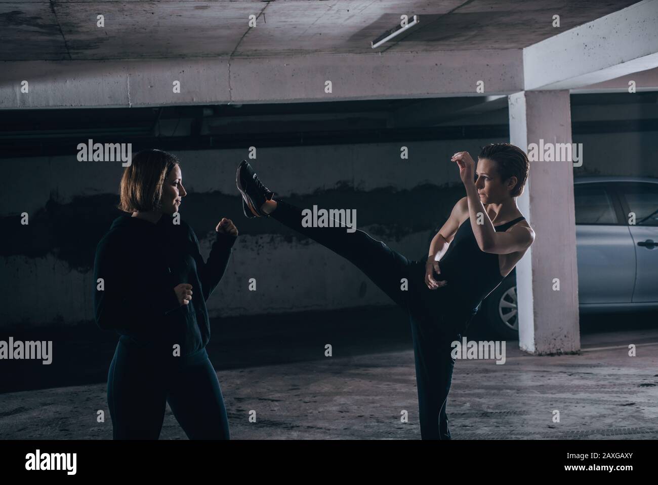 Two black women fighting hi-res stock photography and images - Alamy