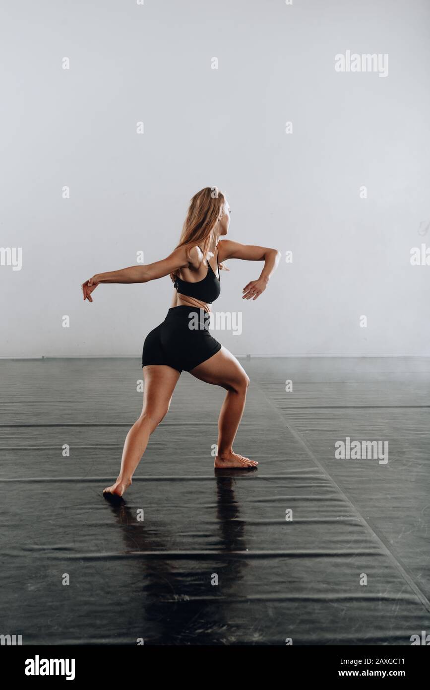 Contemporary dancing performer exercising during a dance class Stock ...