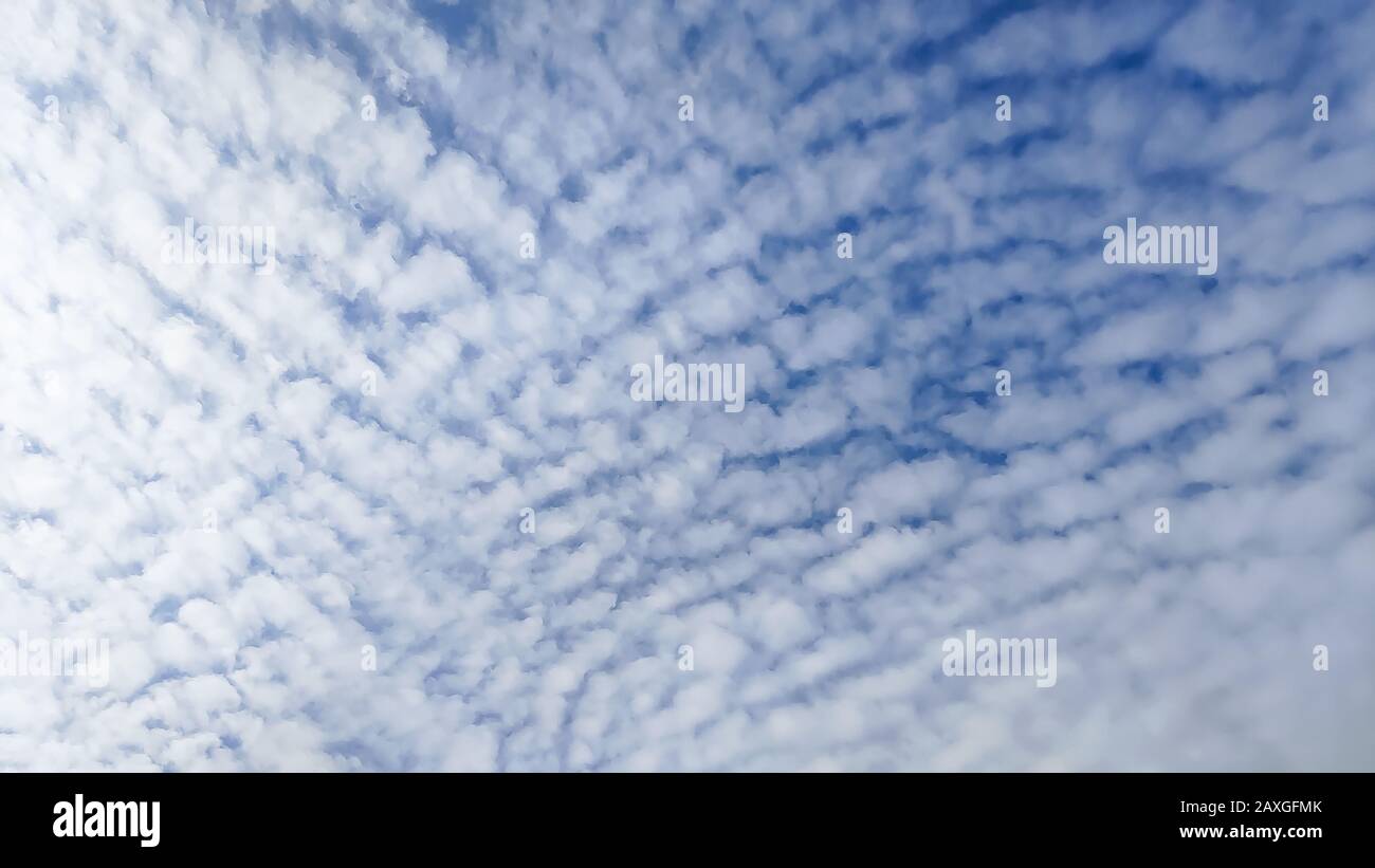 Diagonal cloud formation hi-res stock photography and images - Alamy