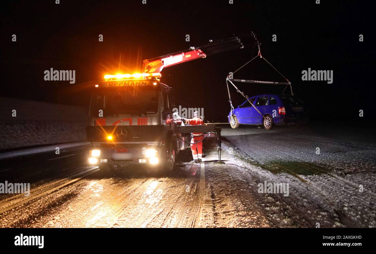 Neutraubling, Germany. 12th Feb, 2020. A car is lifted by a tow truck ...