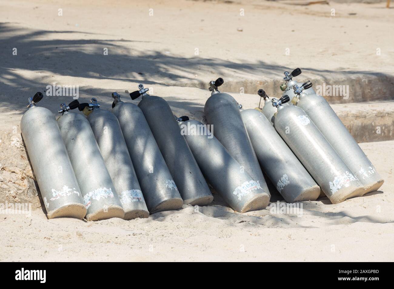 Oxygen tanks hi-res stock photography and images - Alamy