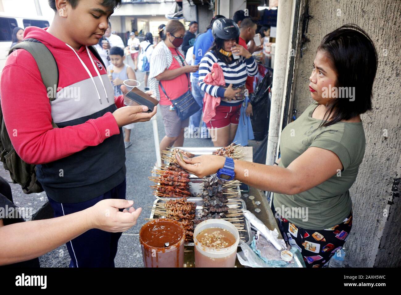 Food stall in manila philippines hi-res stock photography and images ...