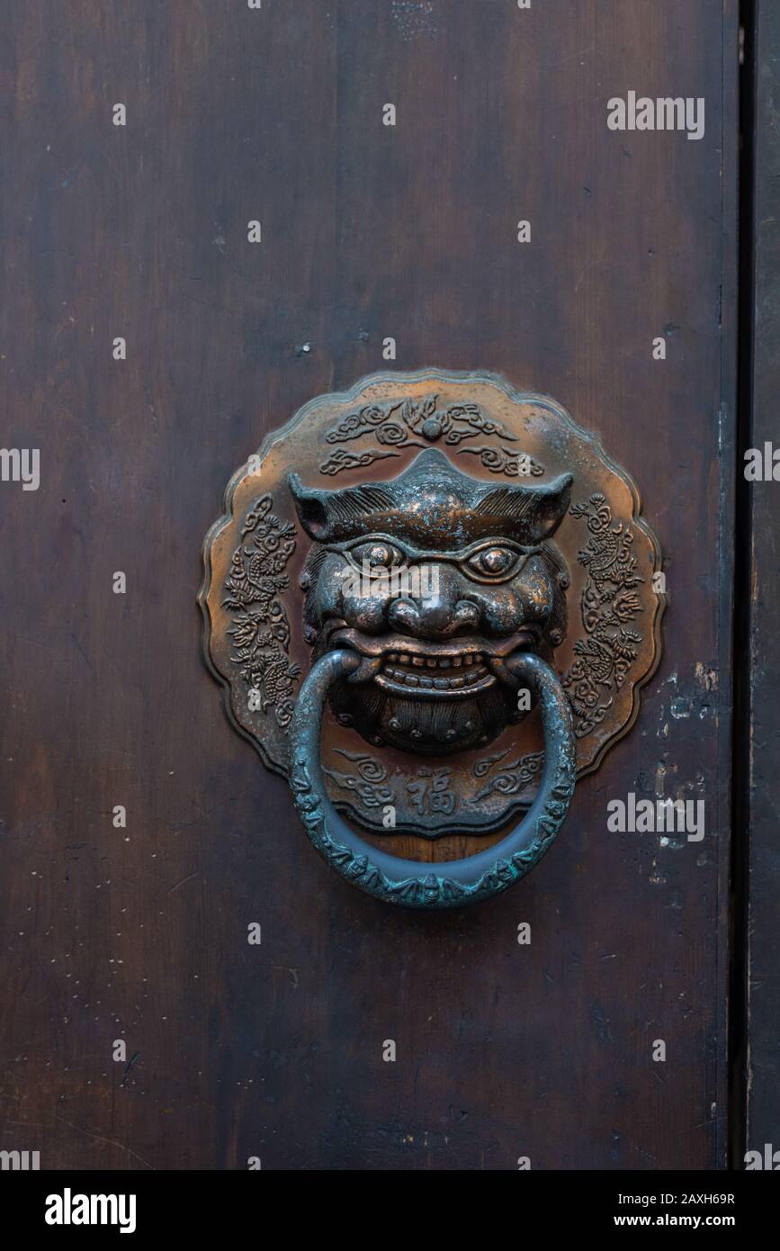 Chinese traditional door handle on wooden door Stock Photo - Alamy