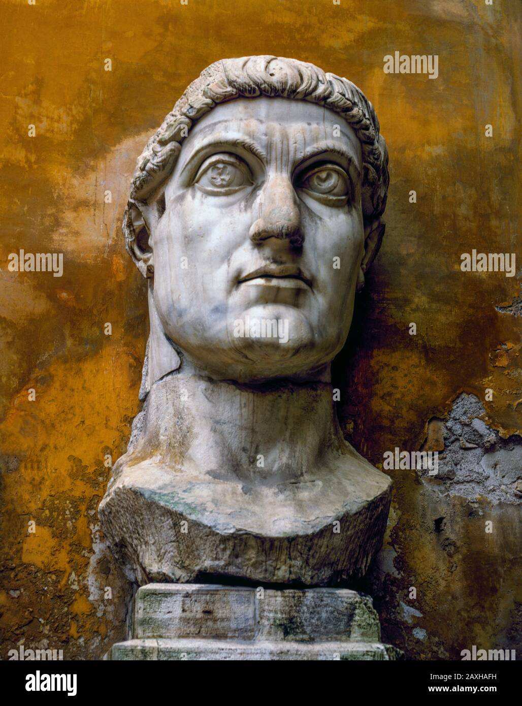 Colossal head hi-res stock photography and images - Alamy