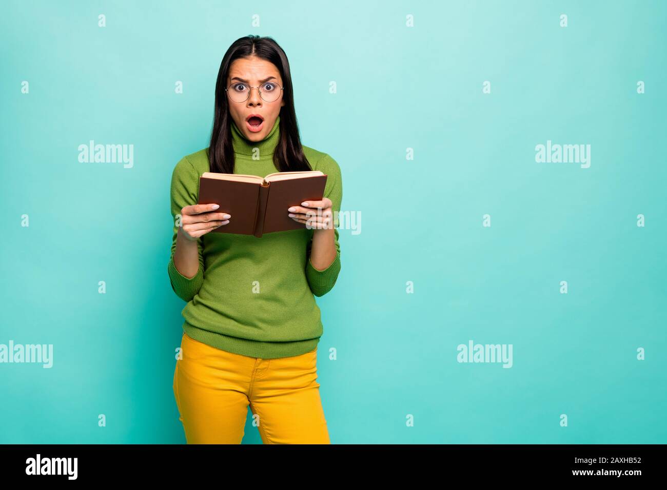 Portrait of her she nice attractive lovely intellectual stunned girl ...