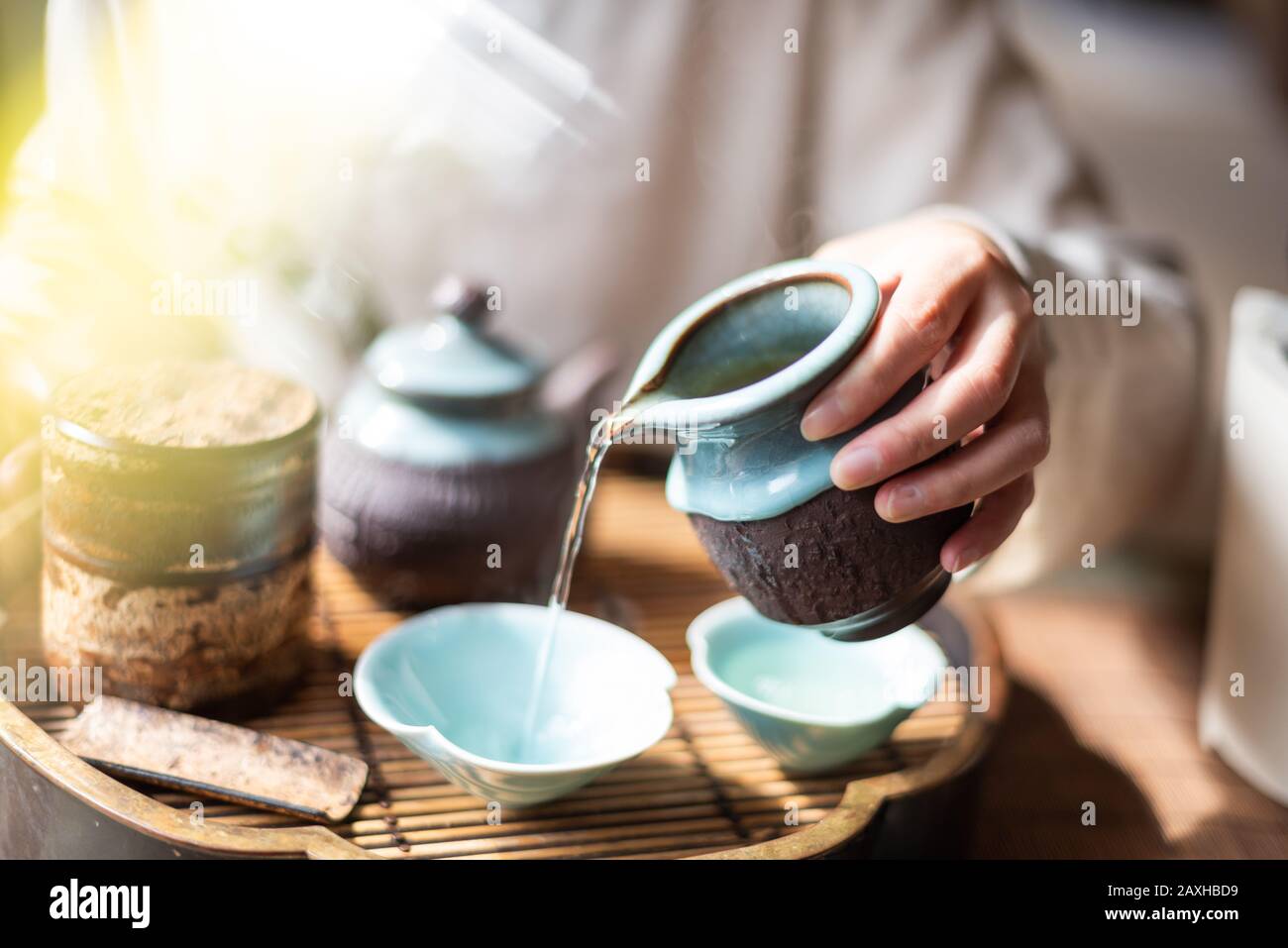 Traditional Chinese pouring tea ceremony Stock Photo - Alamy