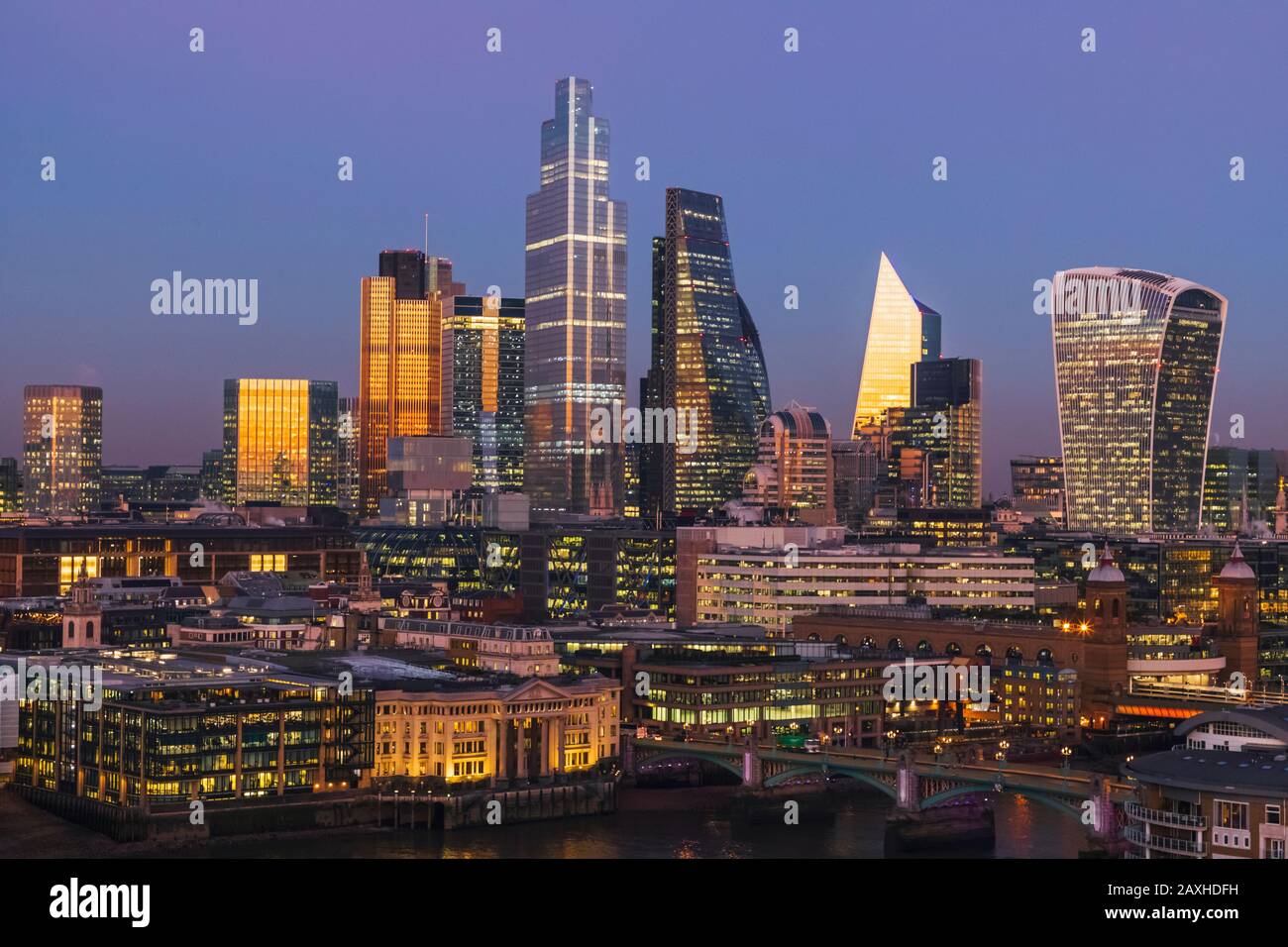 London skyline modern city hi-res stock photography and images - Alamy