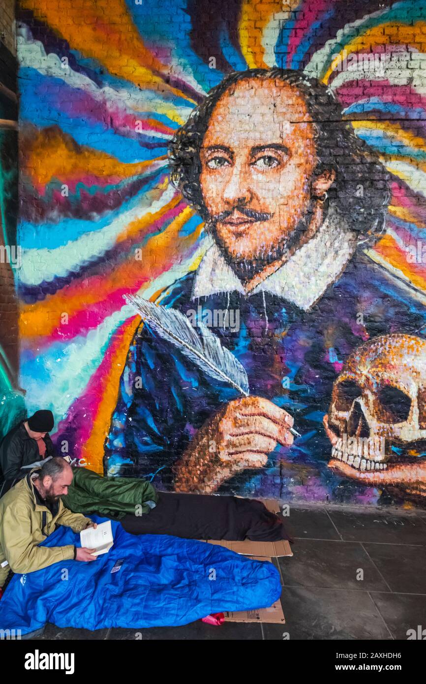 England, London, Southwark, Clink Street, Rough Sleepers in front of ...