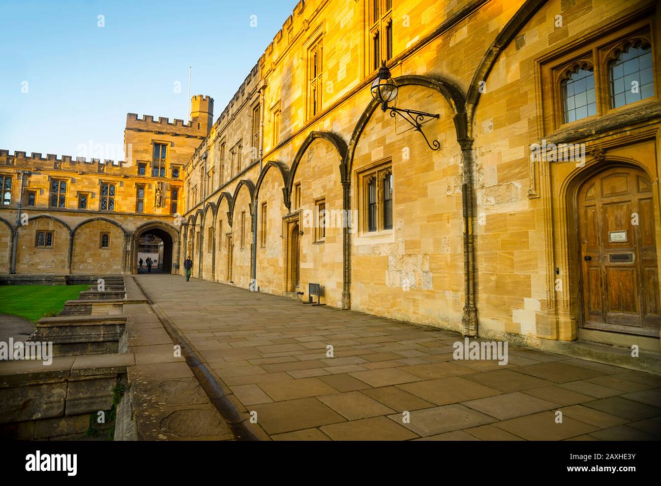 Tom Quad is the Great Quadrangle of Christ Church, Oxford University ...
