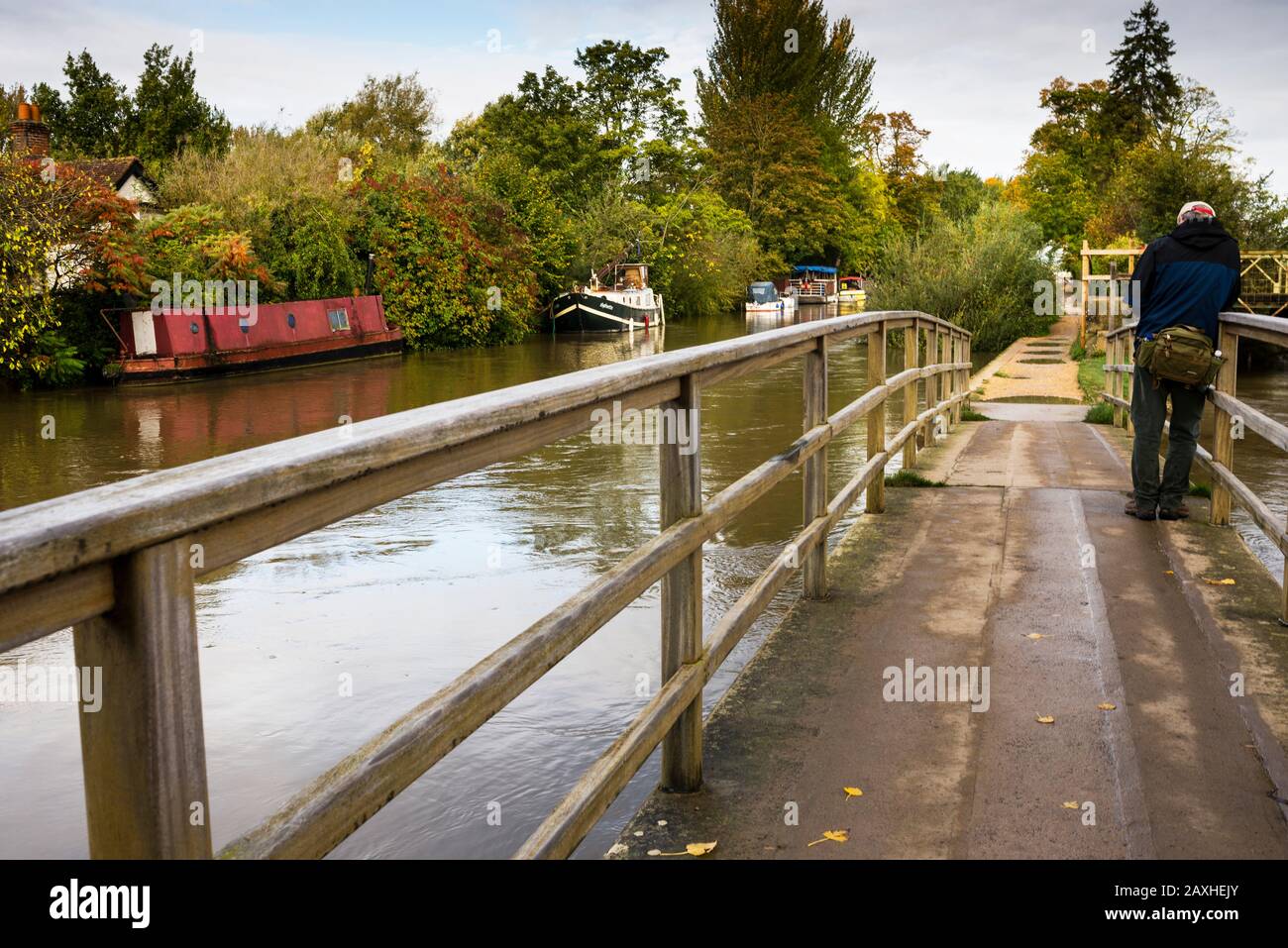 Oxford Canal Walk meeting at the River Thames Path outside Oxford ...