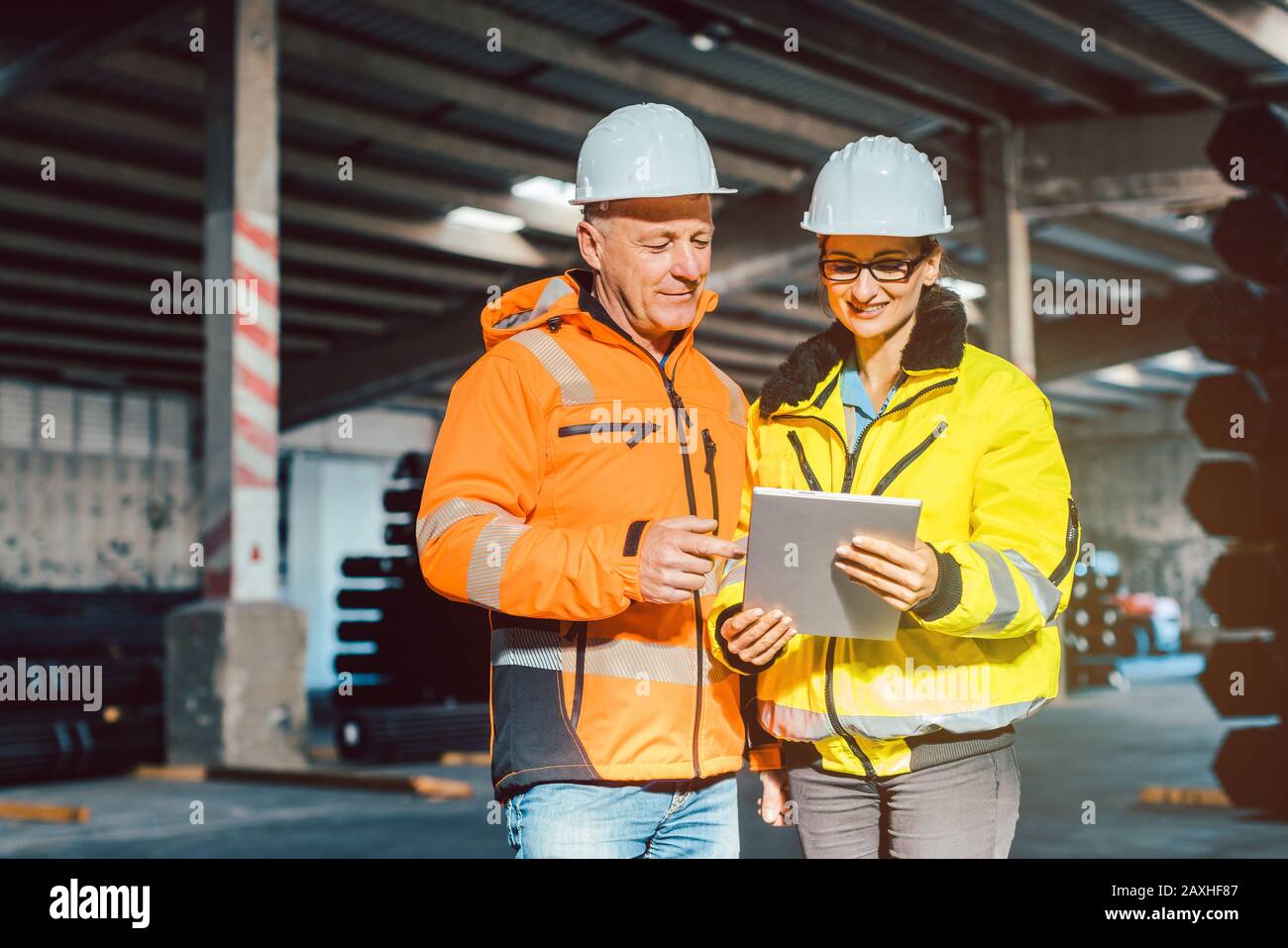 Data center worker checking hi-res stock photography and images - Alamy