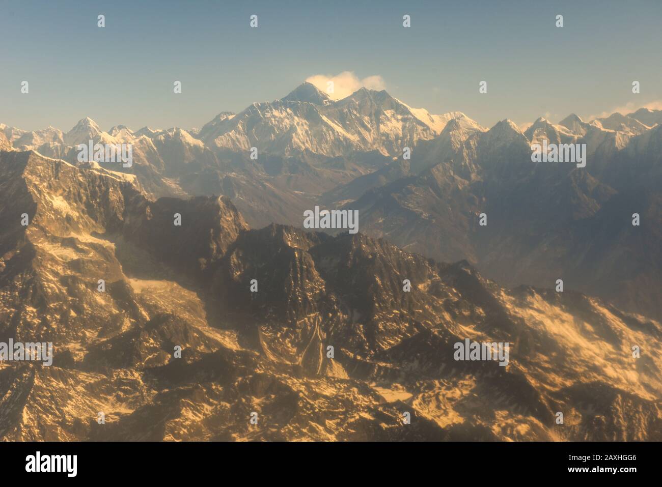 Aerial view mount everest hi-res stock photography and images - Alamy