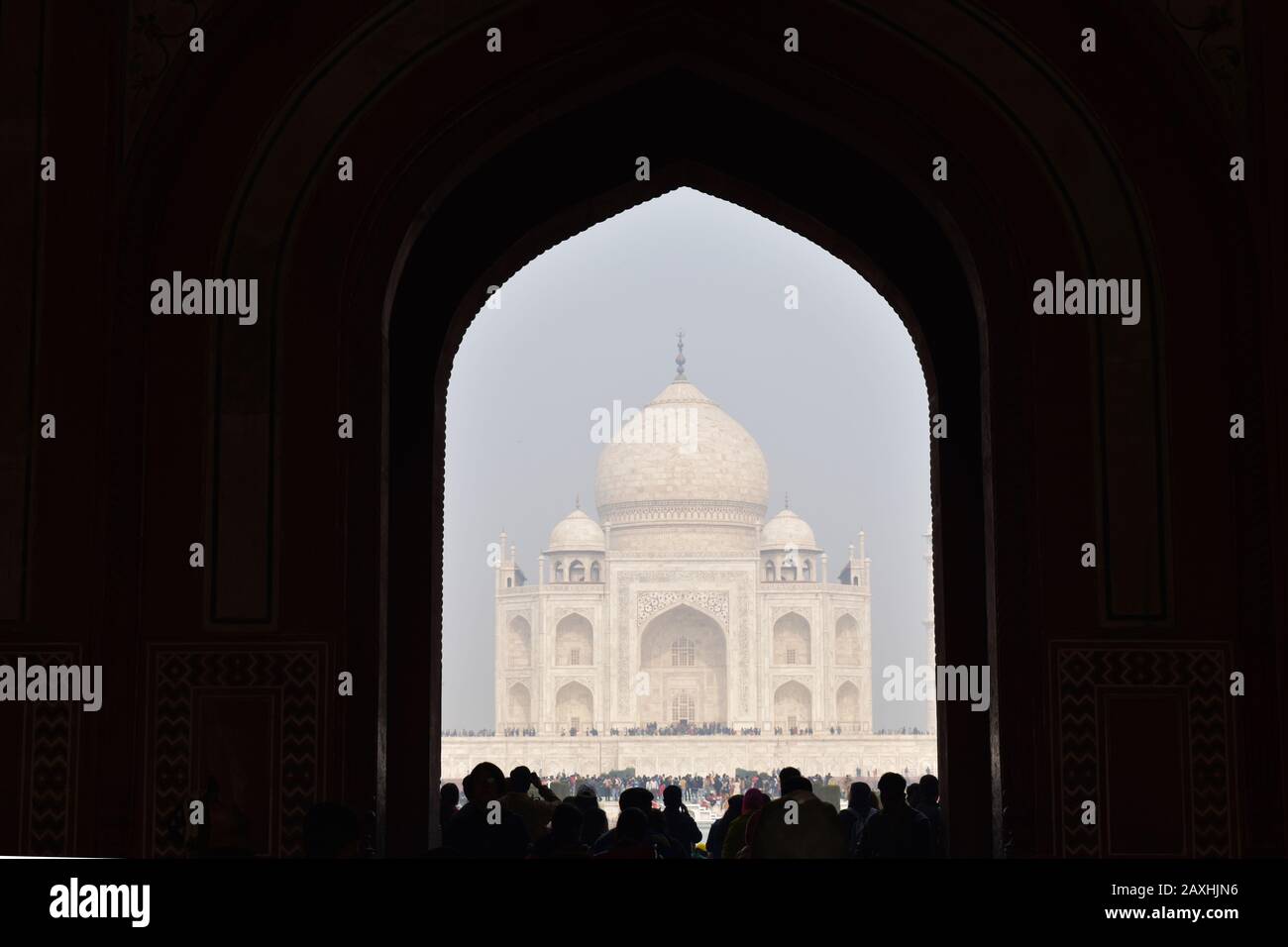 Taj mahal front view hi-res stock photography and images - Alamy