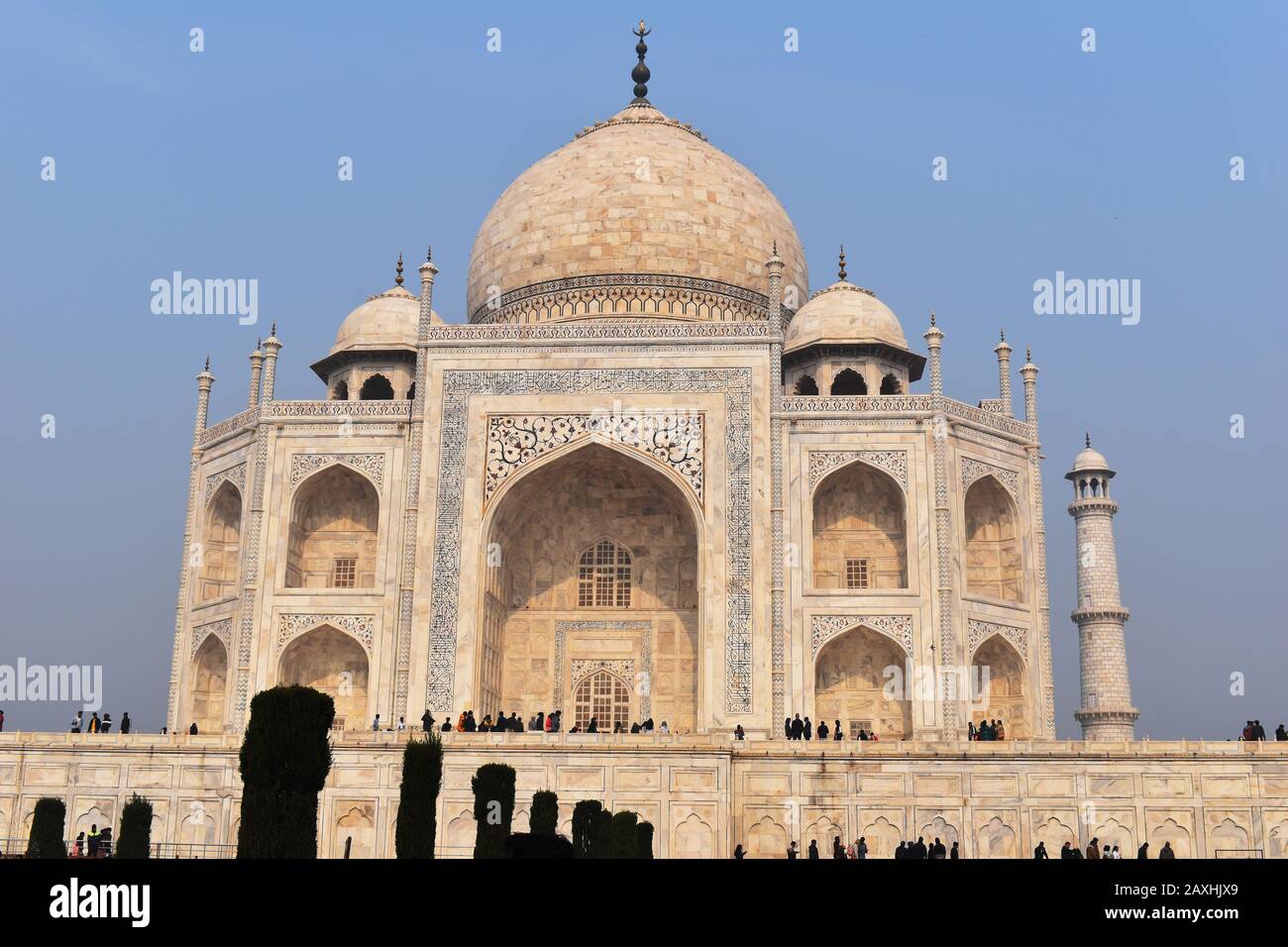 Taj mahal front view hi-res stock photography and images - Alamy