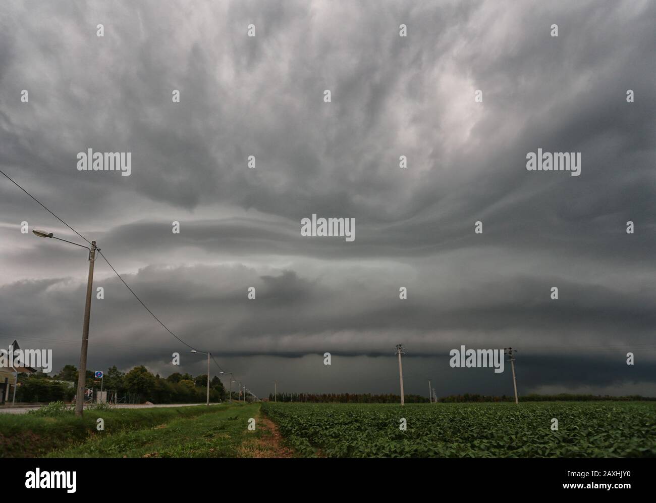 Nubes cumulonimbus hi-res stock photography and images - Alamy