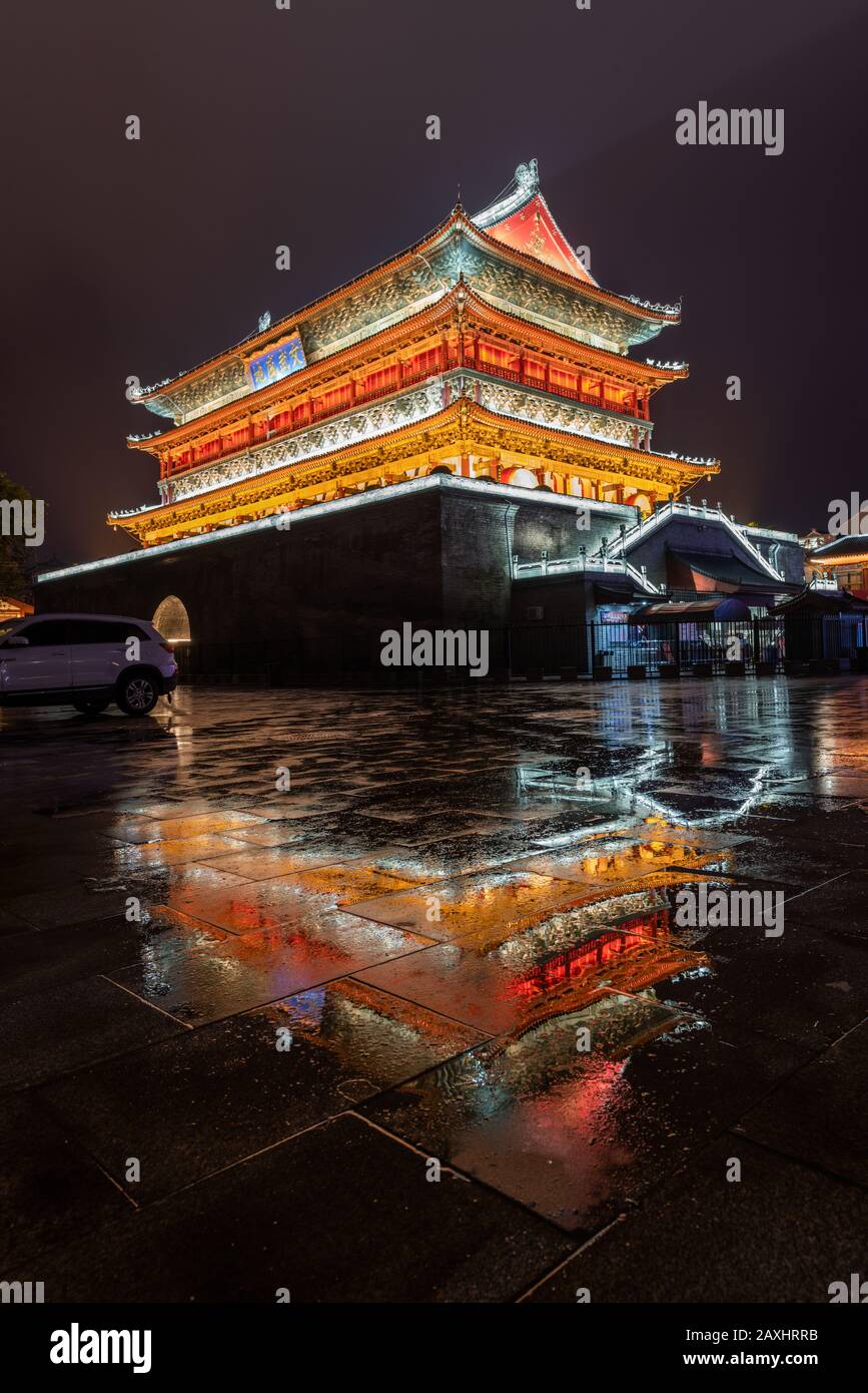 Chinese Temple Gate in Xian at night Stock Photo - Alamy