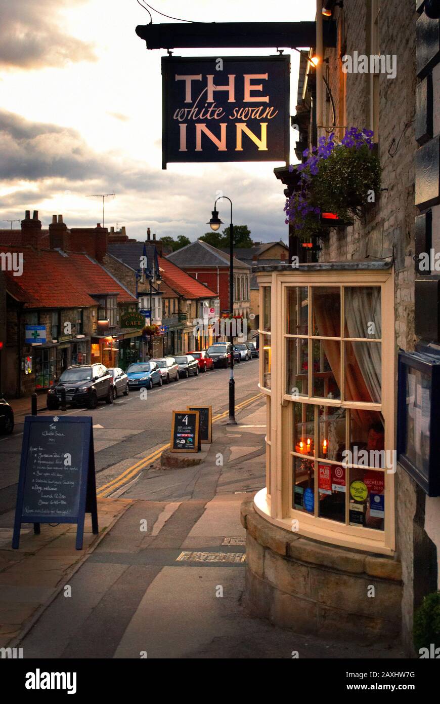 White swan inn pickering yorkshire hi-res stock photography and images ...