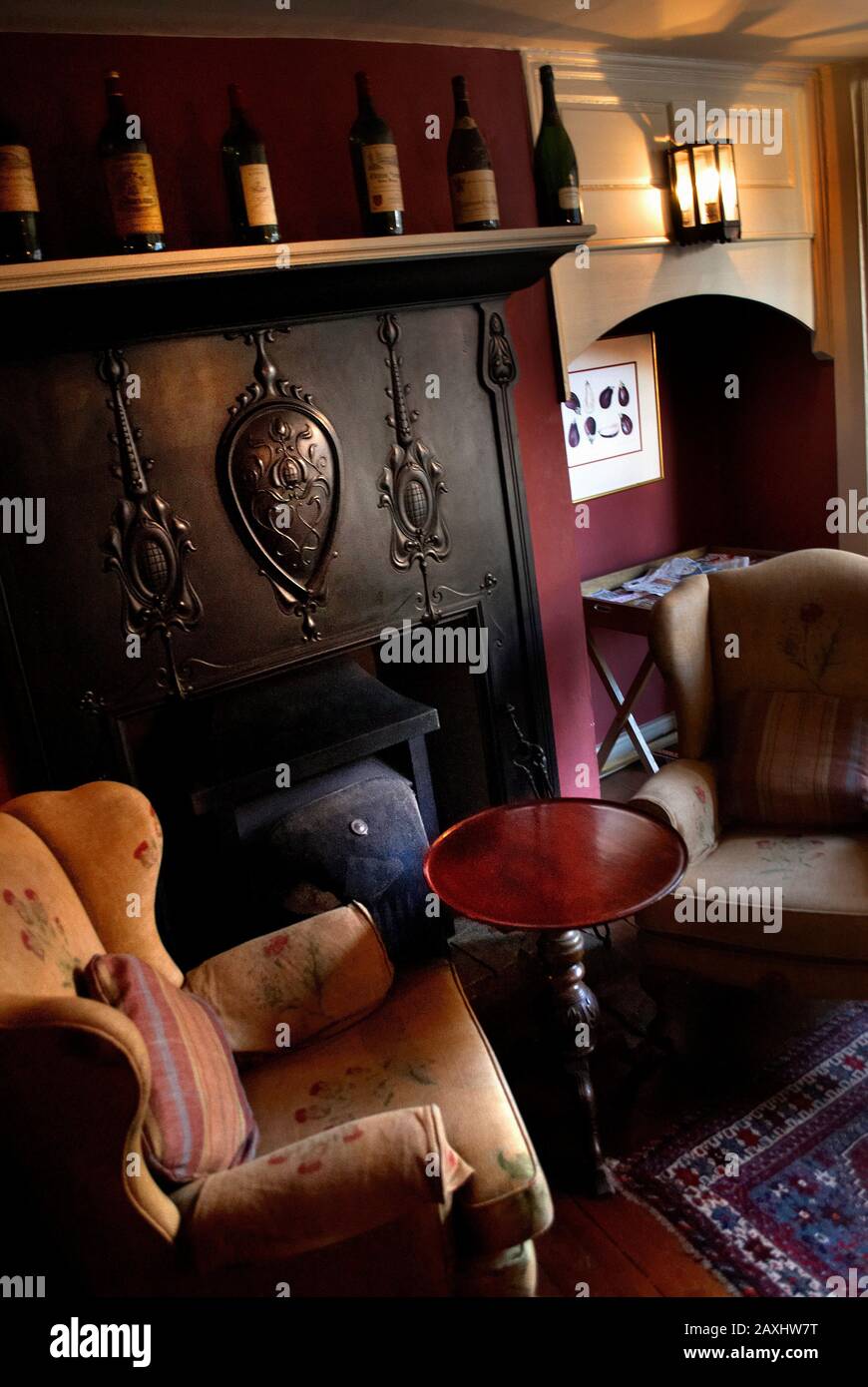 Pub snug hi-res stock photography and images - Alamy