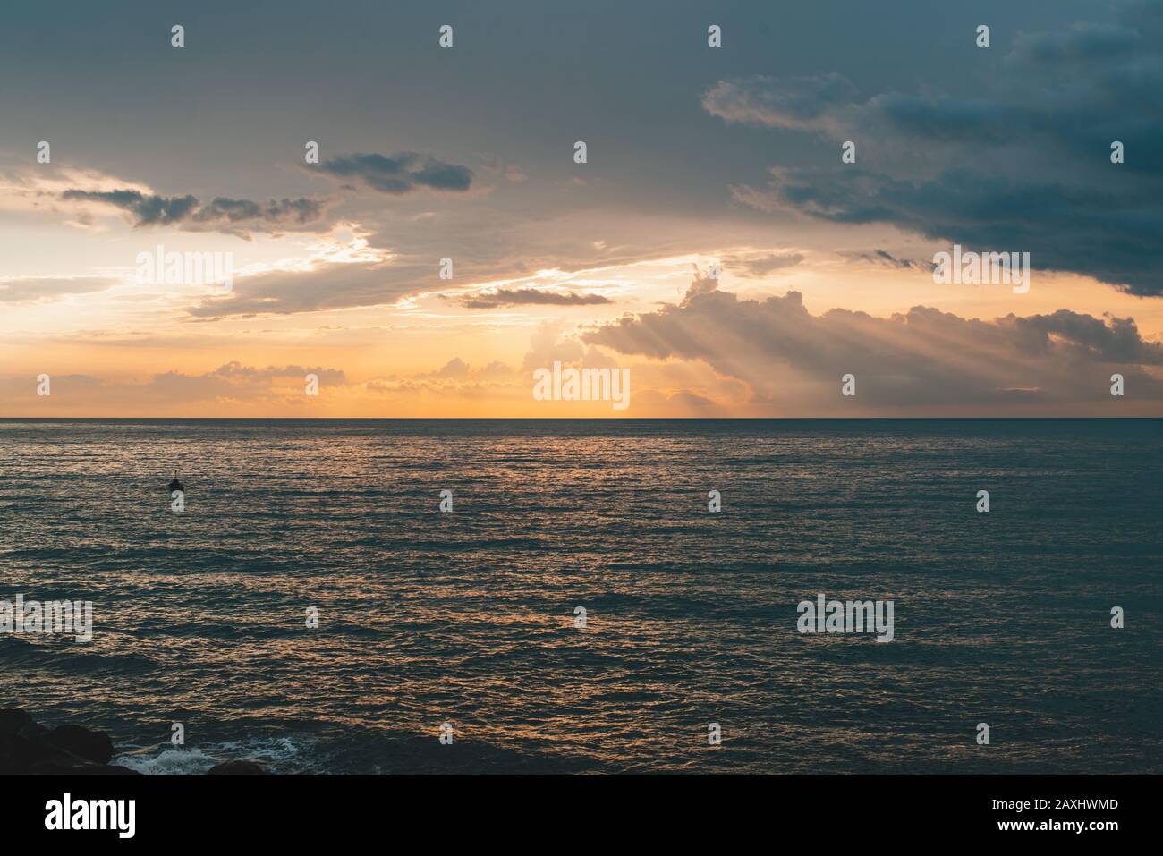 Sea horizon line and sunset photo. Landscape concept Stock Photo - Alamy