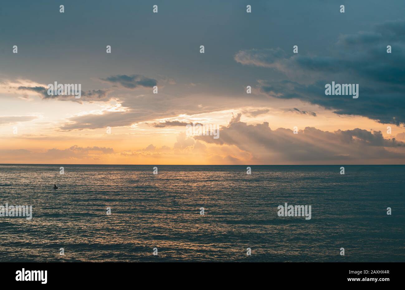 Sea horizon line and sunset photo. Landscape concept Stock Photo - Alamy