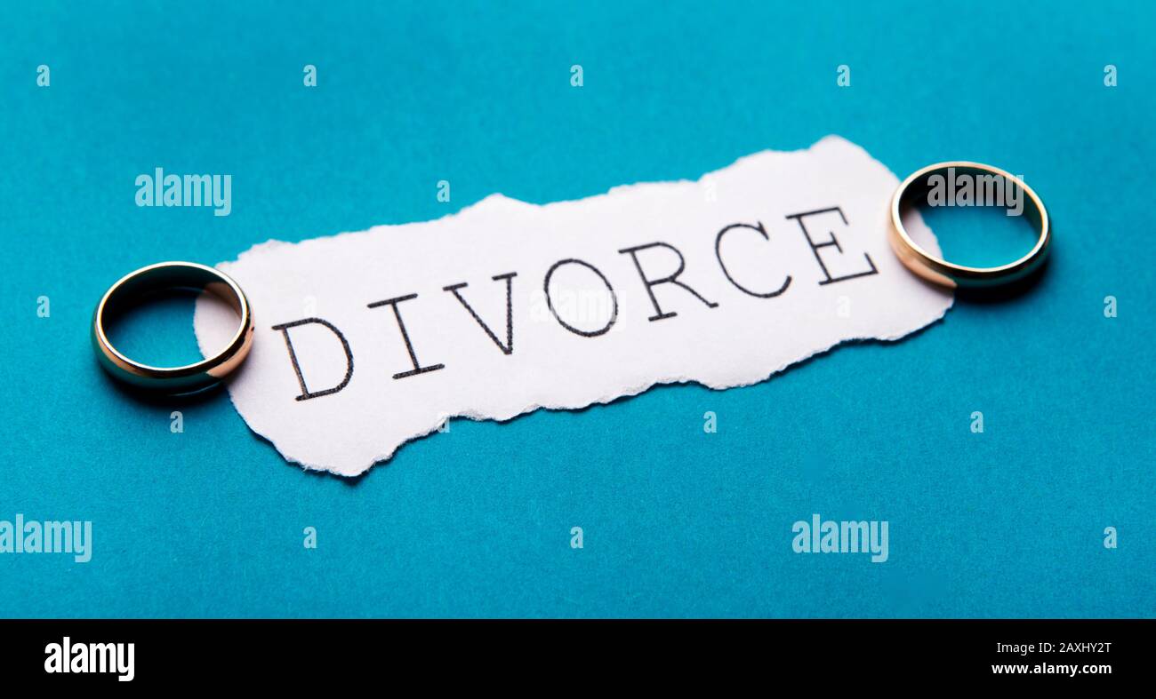 Divorce heart and rings hi-res stock photography and images - Alamy