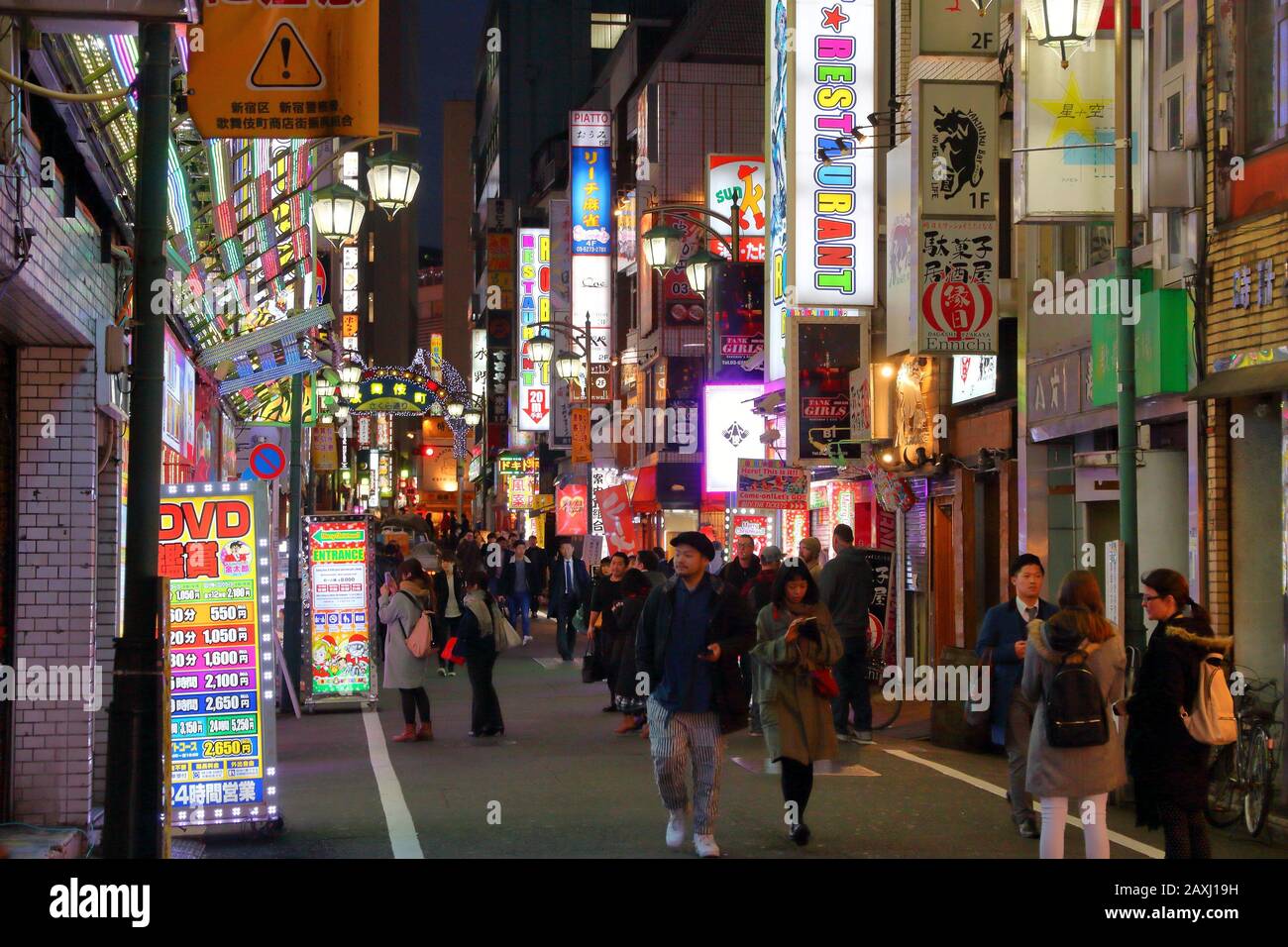 TOKYO, JAPAN - NOVEMBER 30, 2016: Night life of Kabukicho district of ...