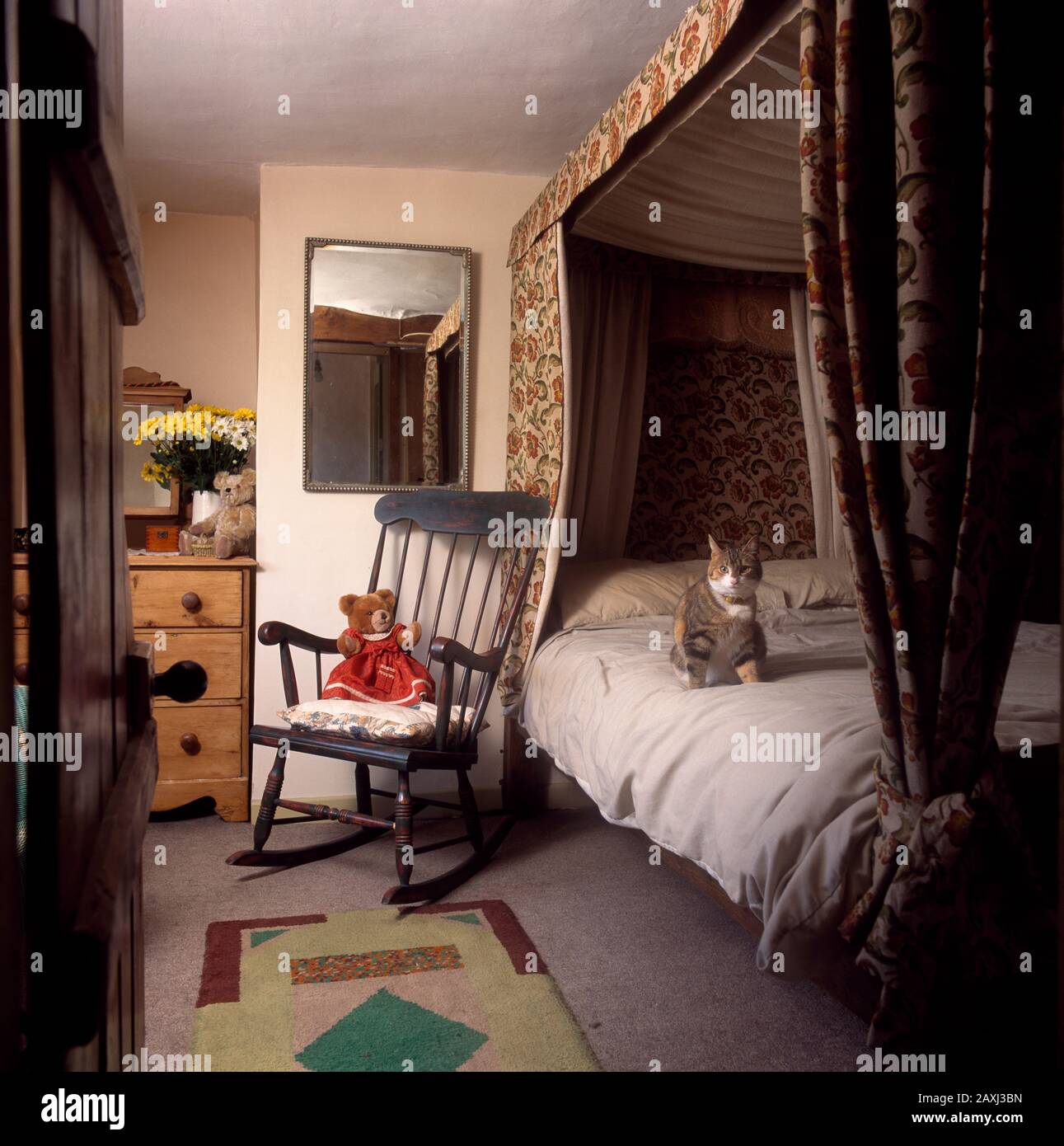 Round bed hi-res stock photography and images - Alamy