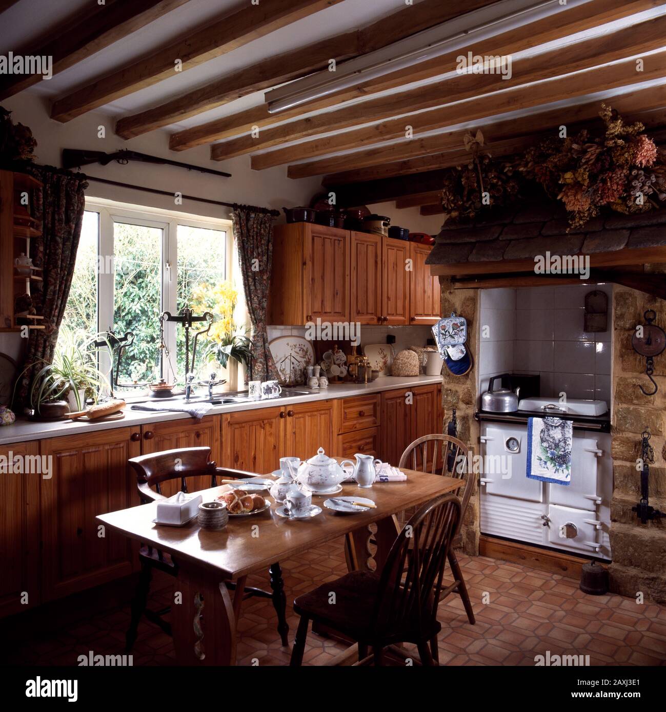 Kitchen aga table hi-res stock photography and images - Alamy
