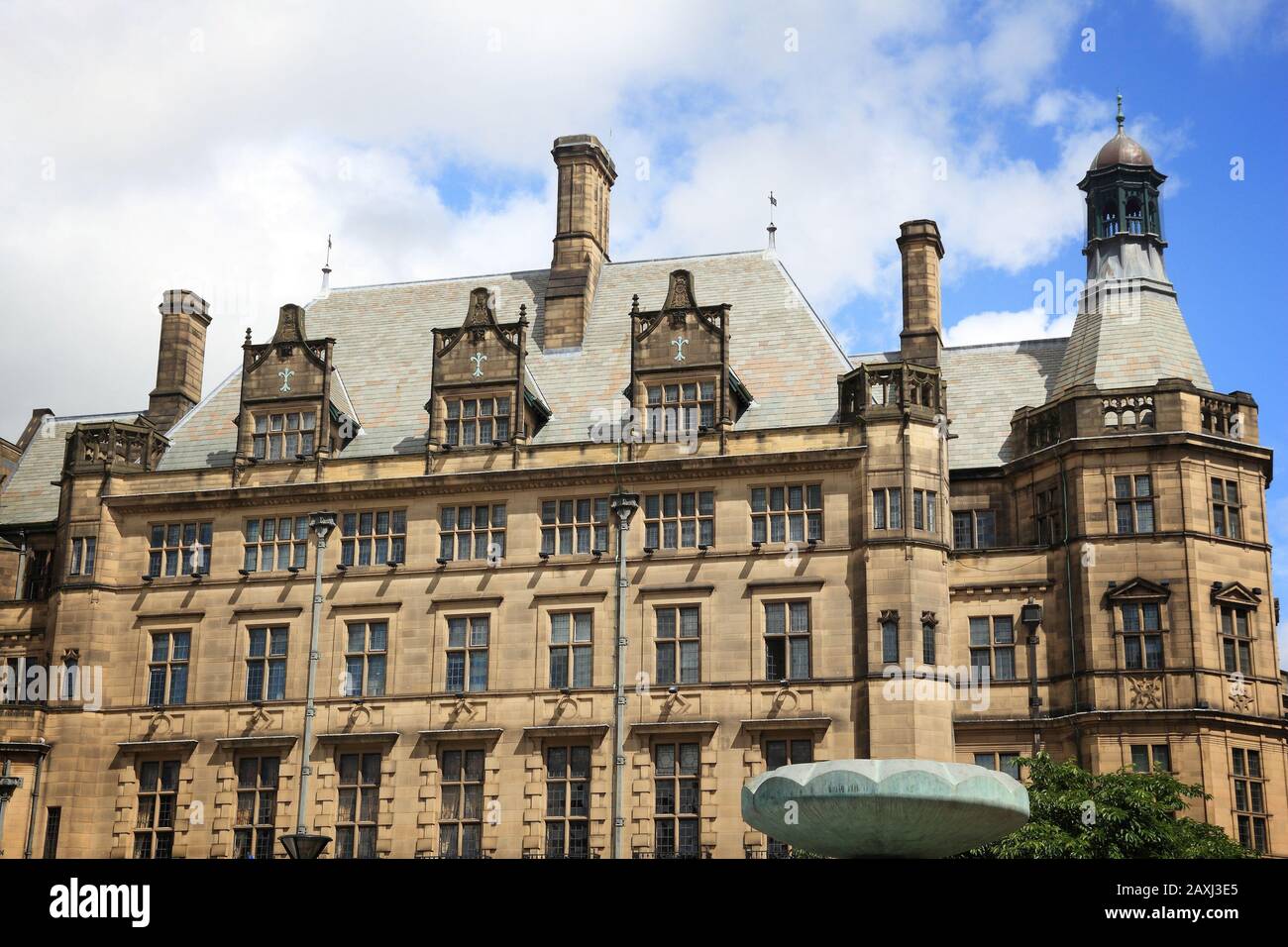 Sheffield city, England. Town Hall - local government building Stock ...