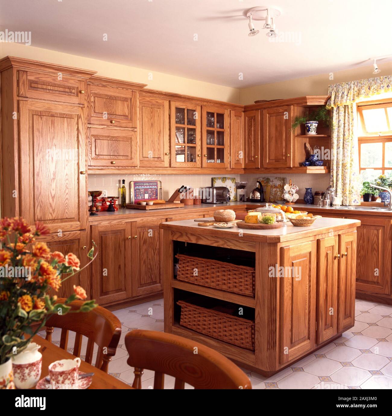Pine kitchen hi-res stock photography and images - Alamy