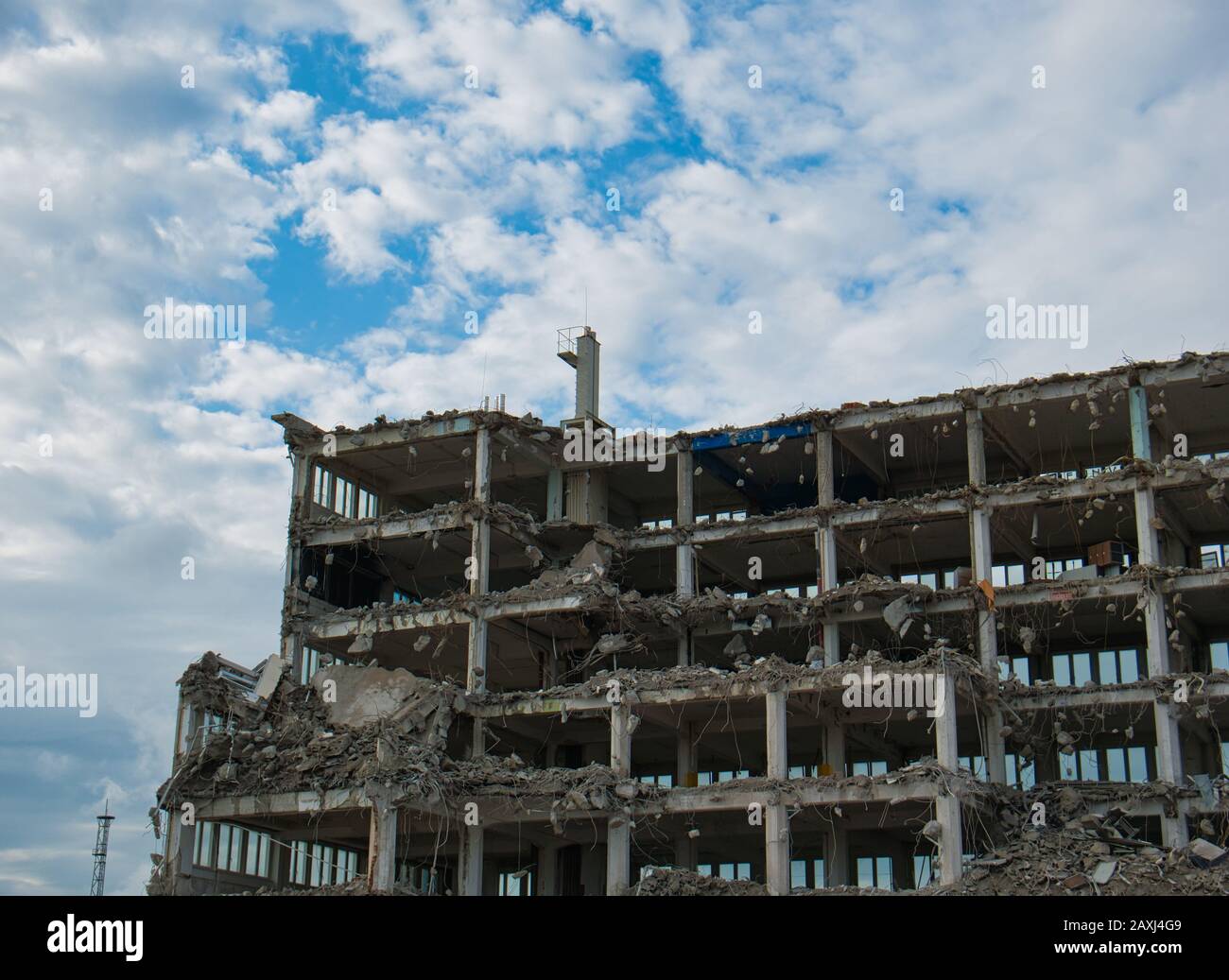 View of the demolition work of a multi-storey building Stock Photo - Alamy