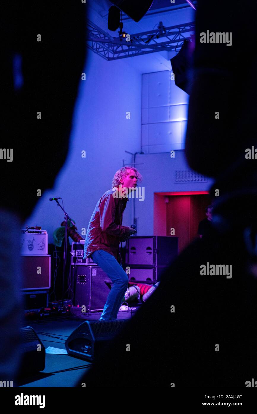 Pish singer hi-res stock photography and images - Alamy
