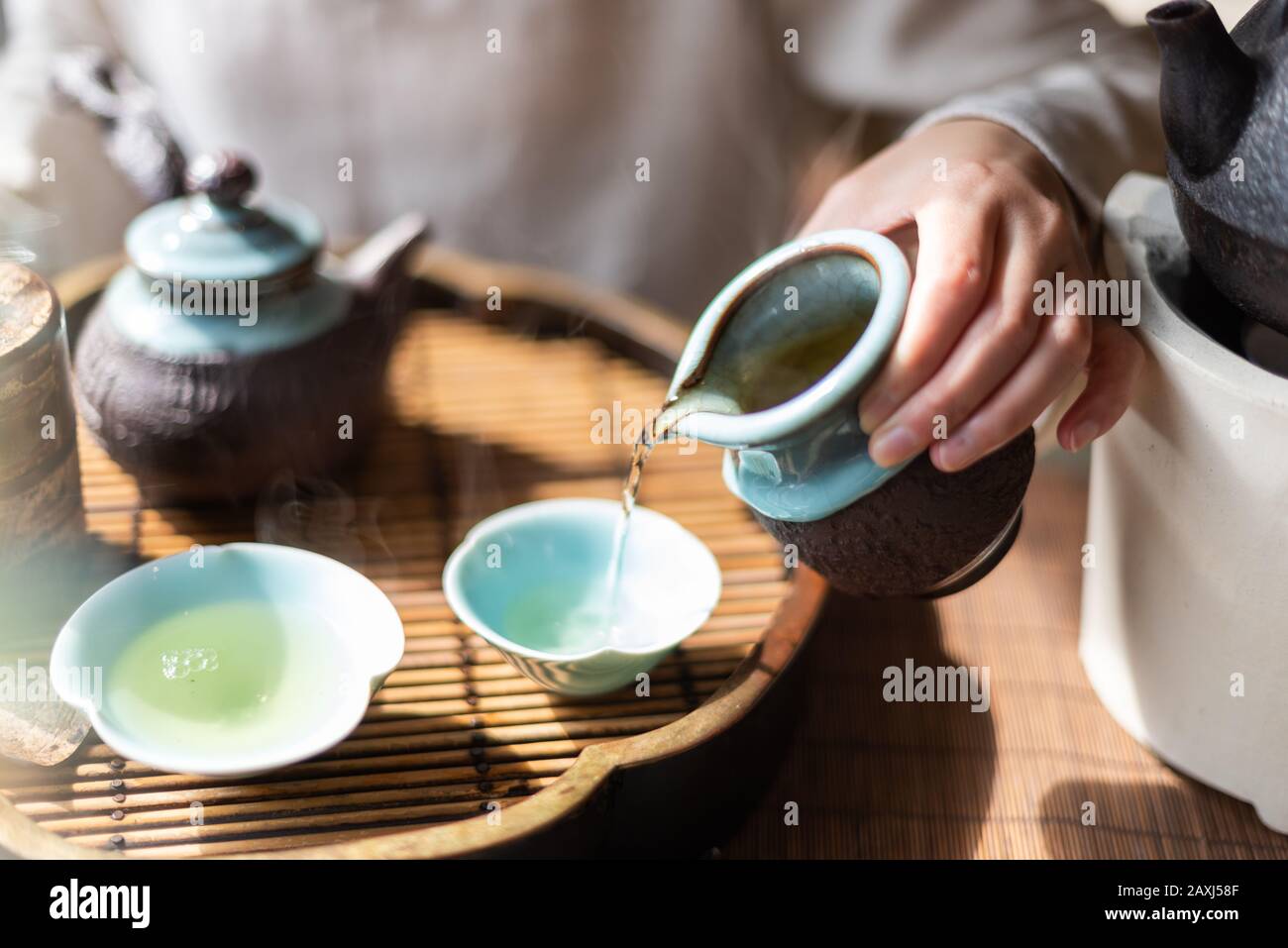 Traditional Chinese pouring tea ceremony Stock Photo - Alamy