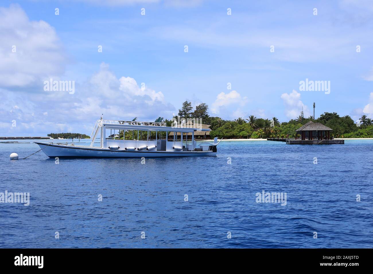Maldives traditional ship boat hi-res stock photography and images - Alamy