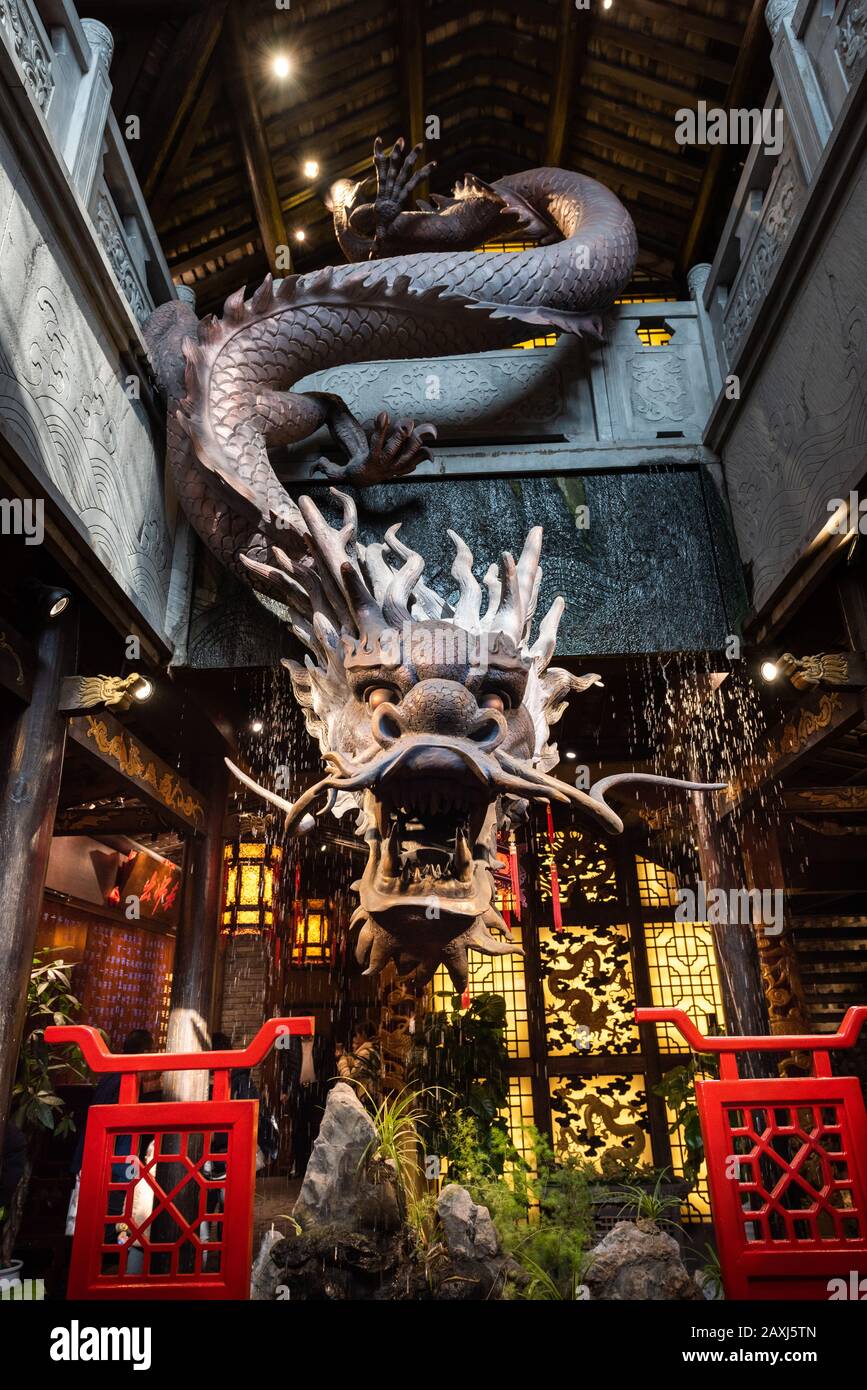 Bronze Chinese Dragon in the entrance Stock Photo - Alamy