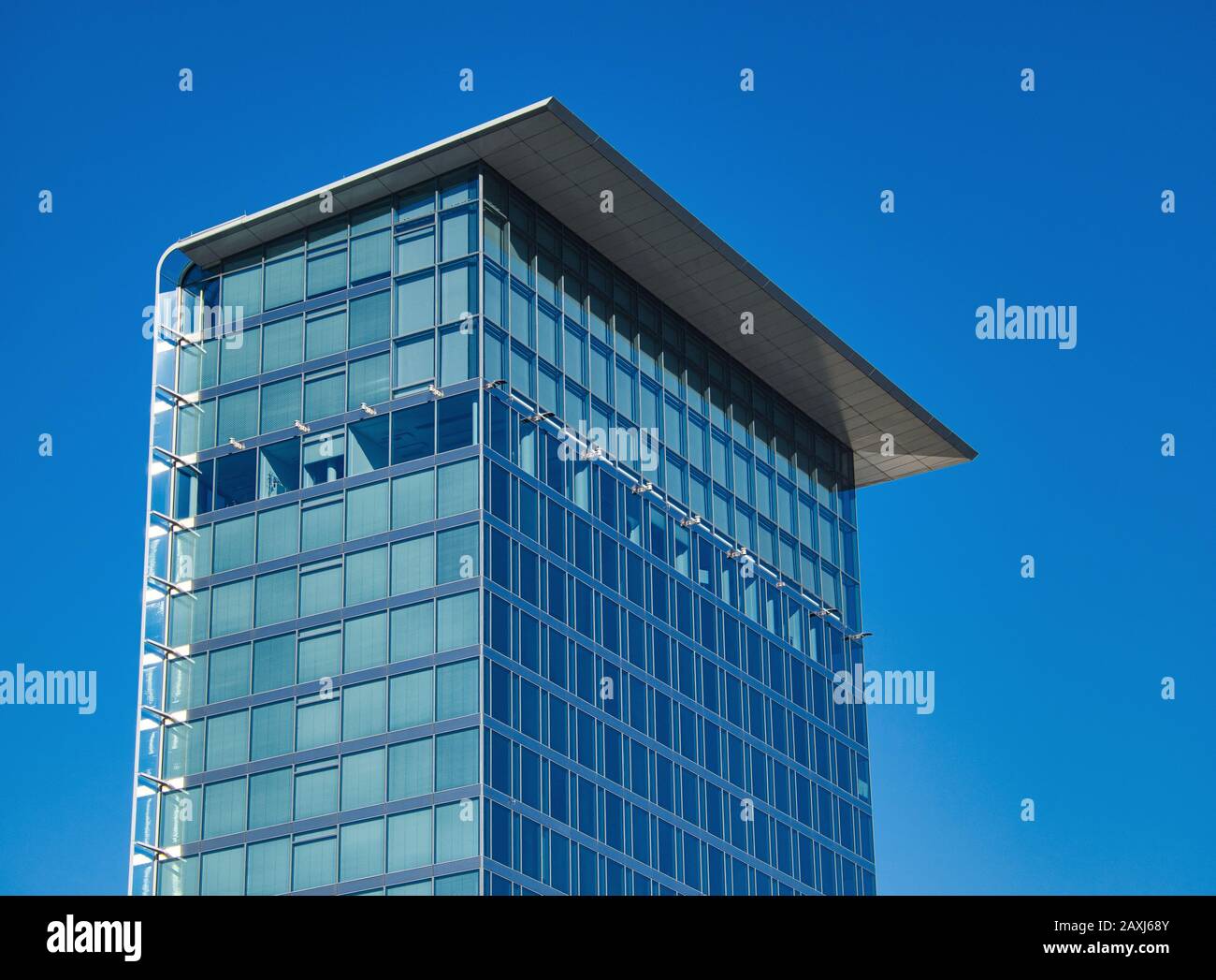 Office front facade and roof hi-res stock photography and images - Alamy