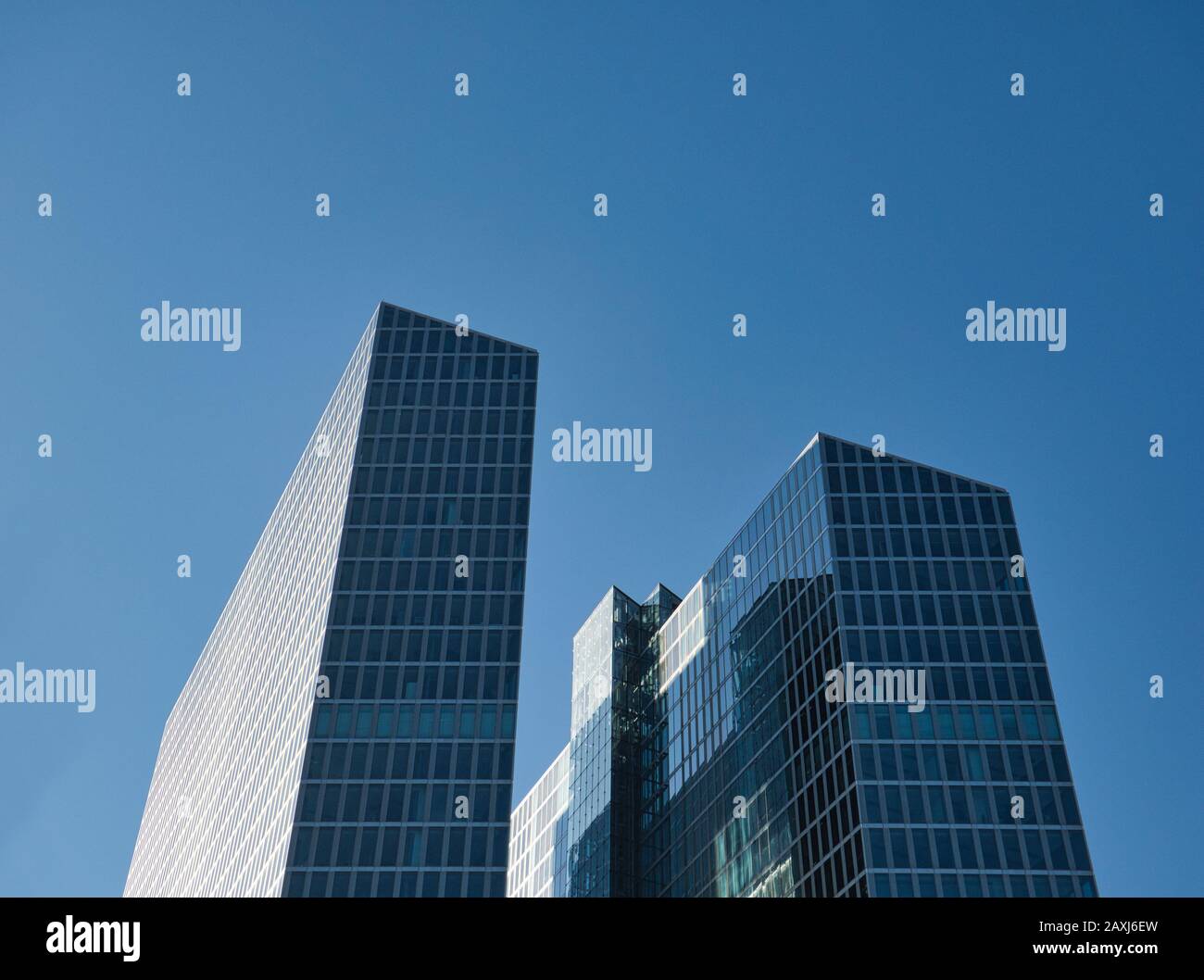 Glass concrete office buildings hi-res stock photography and images - Alamy