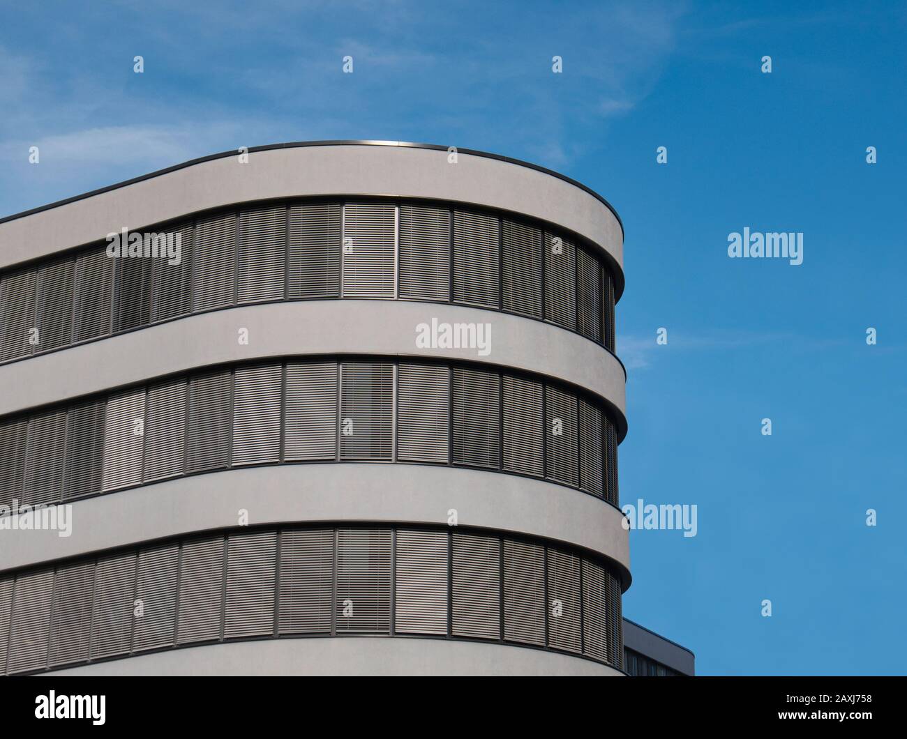 Round office building hi-res stock photography and images - Alamy