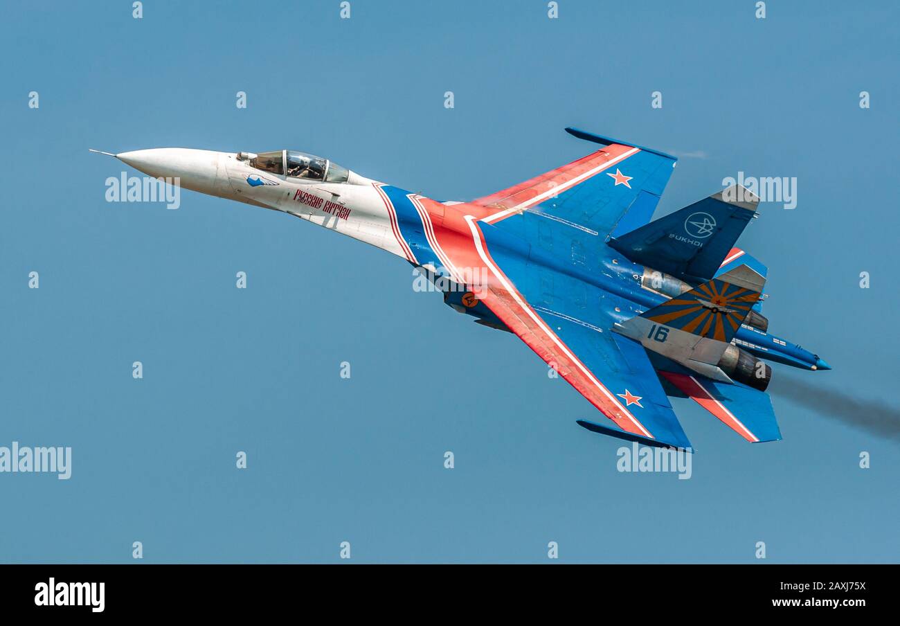 Sukhoi Su-27 Flanker of the Russian Air Force 'Russian Knights ...