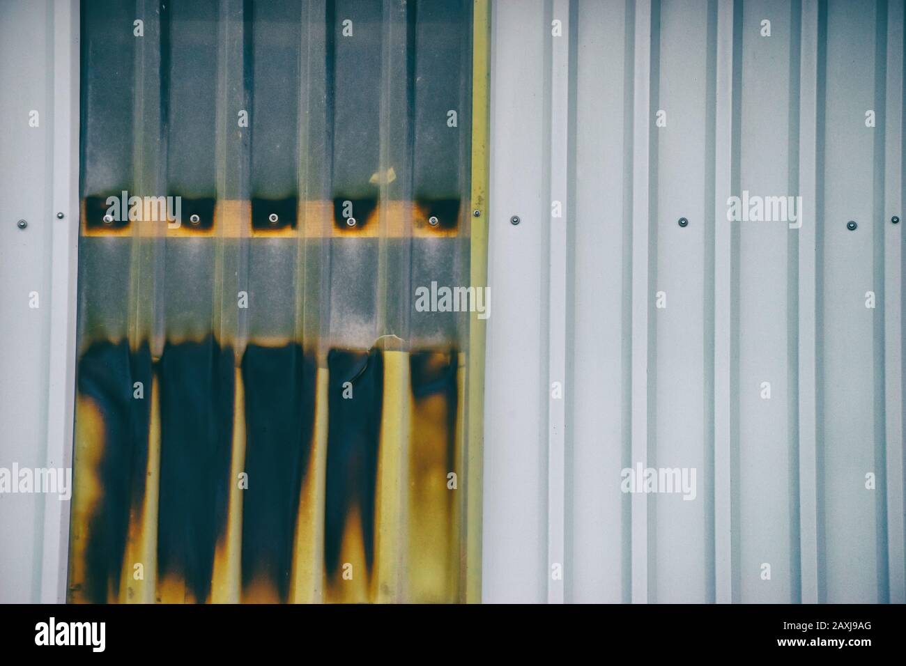Abstract rusty texture of a white garage door Stock Photo - Alamy