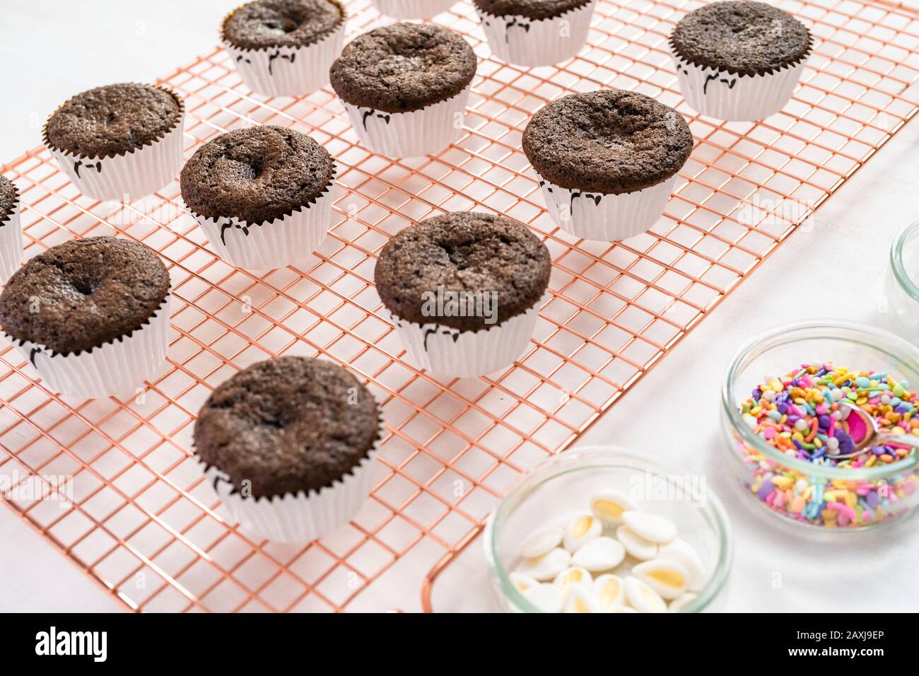 Cooling chocolate cupcakes before decorating them with icing Stock ...